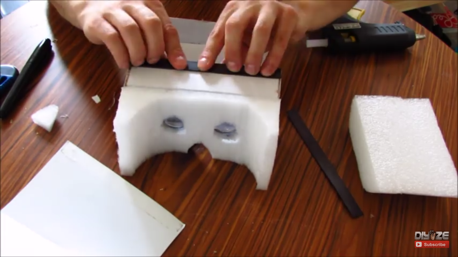 HOMEMADE VR HEADSET USING HOUSEHOLD ITEMS : 5 Steps (with Pictures ...