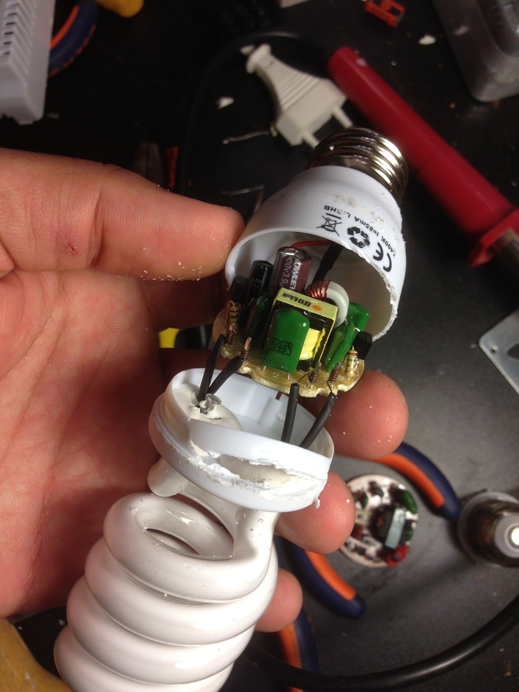 How to Repair a Dead Fluorescent Light Fixture With a CFL : 11 Steps ...