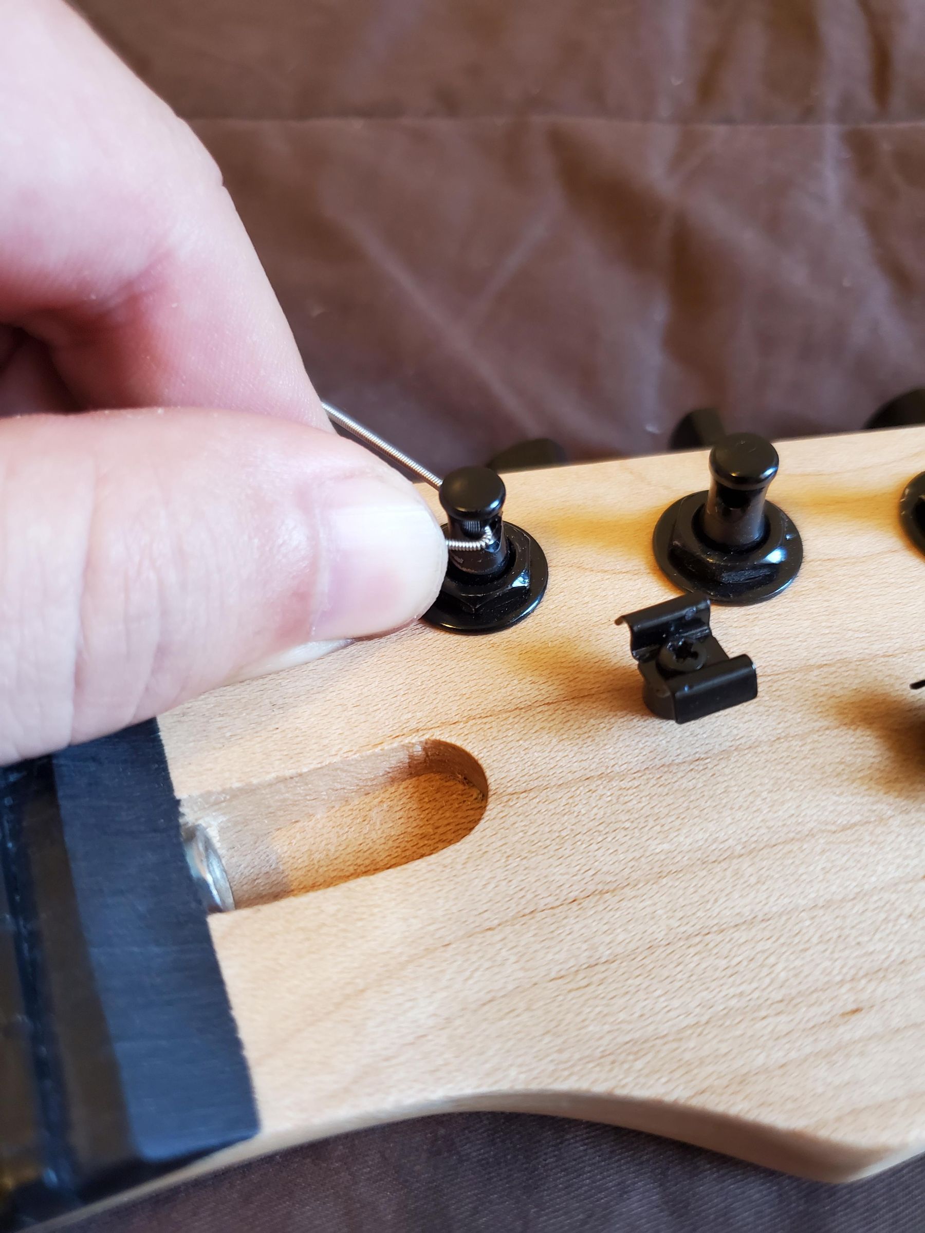 How to Restring Your Guitar : 12 Steps (with Pictures) - Instructables