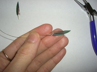 How to Wire Wrap a Feather - Method 1 : 4 Steps (with Pictures ...