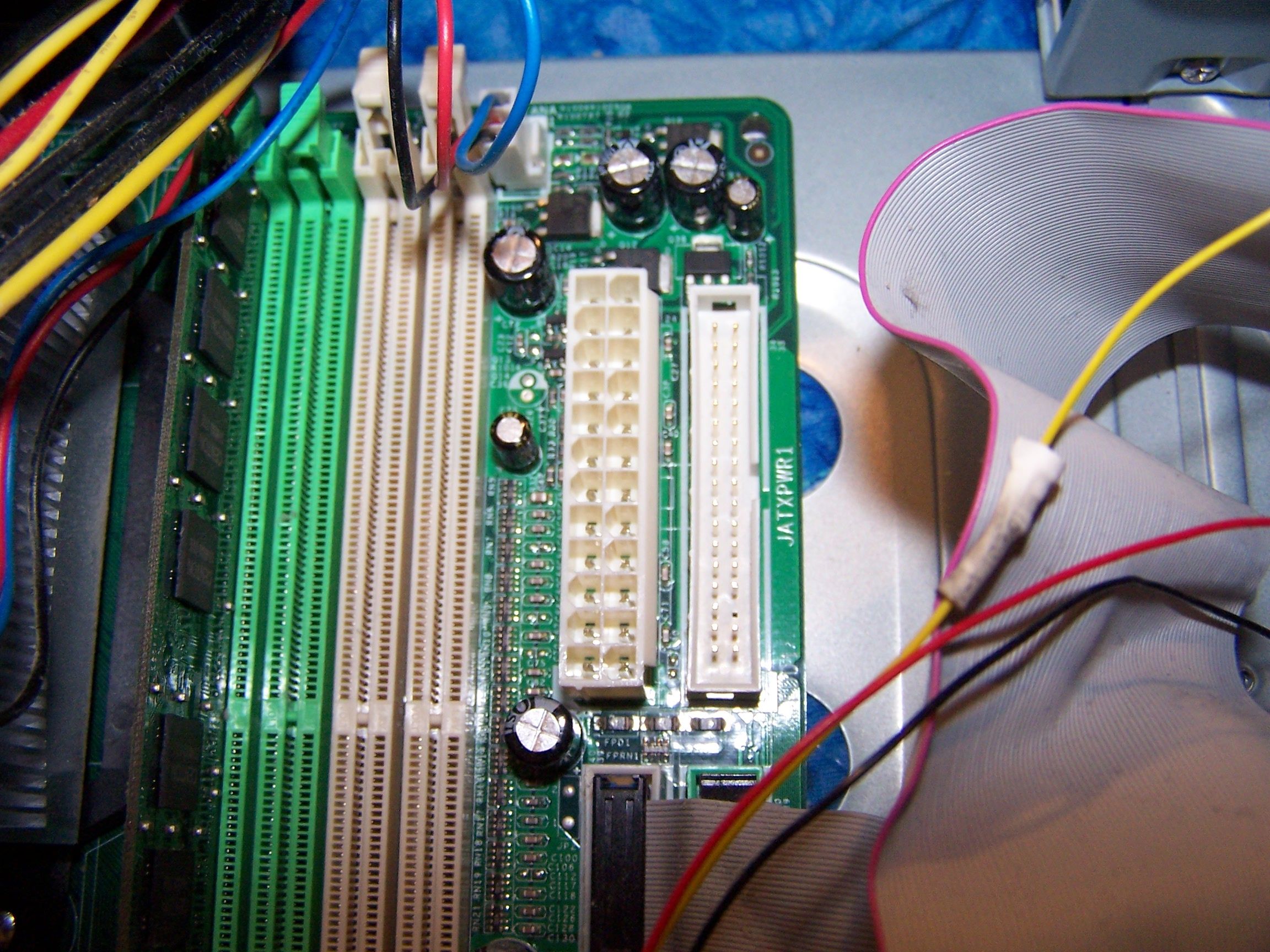 How to Build a Custom PC: the Complete N0ob's Guide to Building a ...