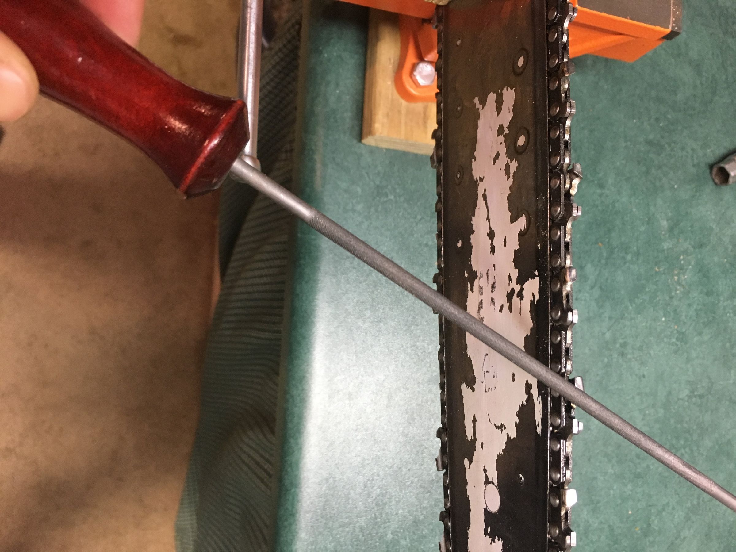 How to Sharpen a Chainsaw Chain : 9 Steps (with Pictures) - Instructables