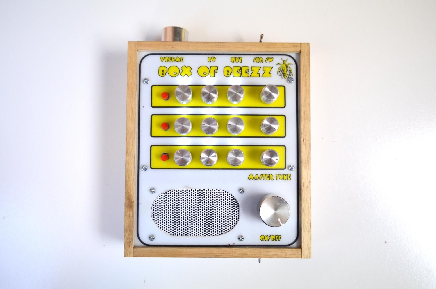 Box of Beezz - Drone Synth : 9 Steps (with Pictures) - Instructables