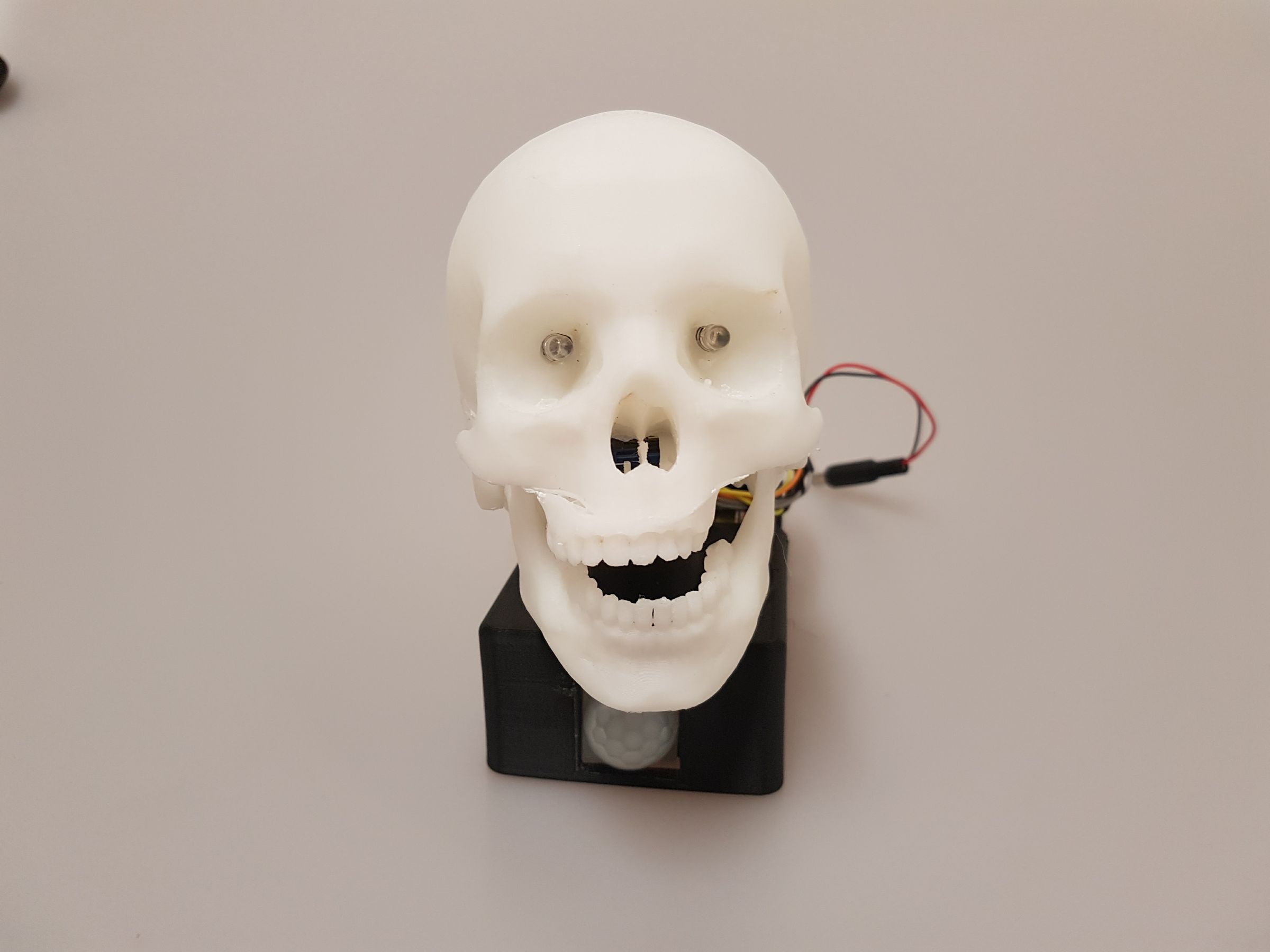Motion Detection Halloween Talking Skull : 12 Steps (with Pictures ...