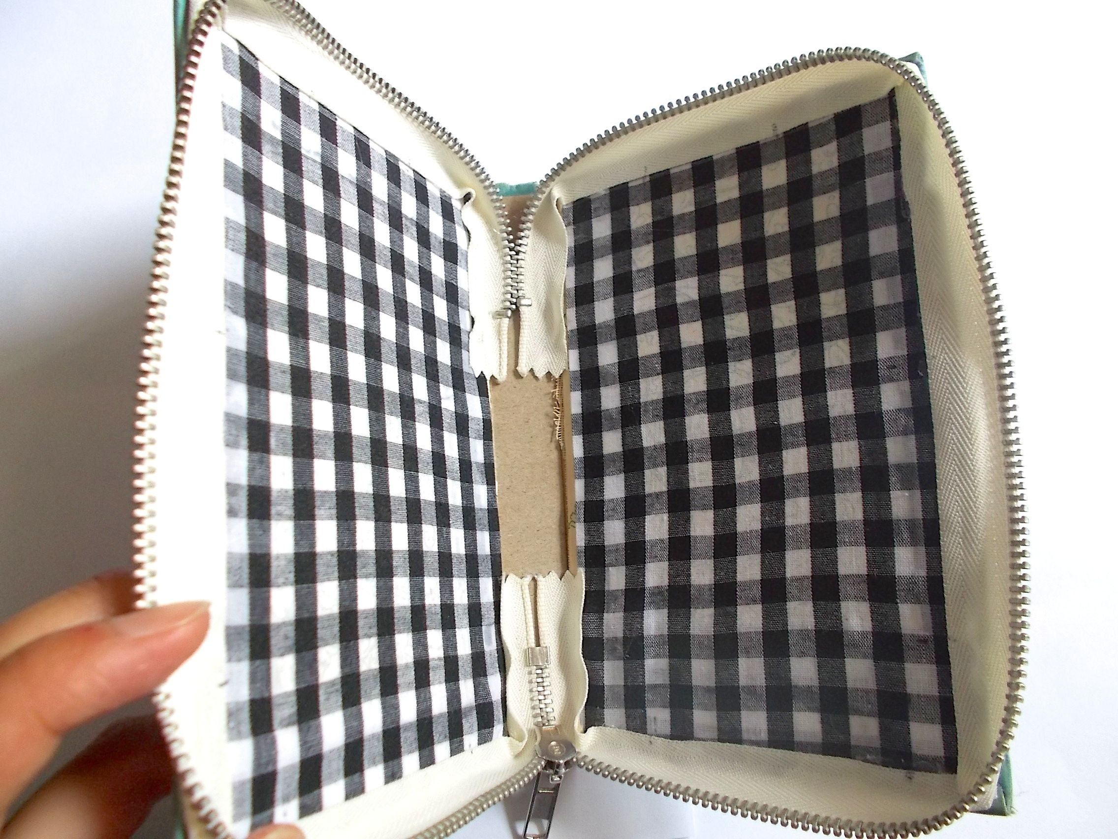 Vintage Book to Wallet : 16 Steps (with Pictures) - Instructables