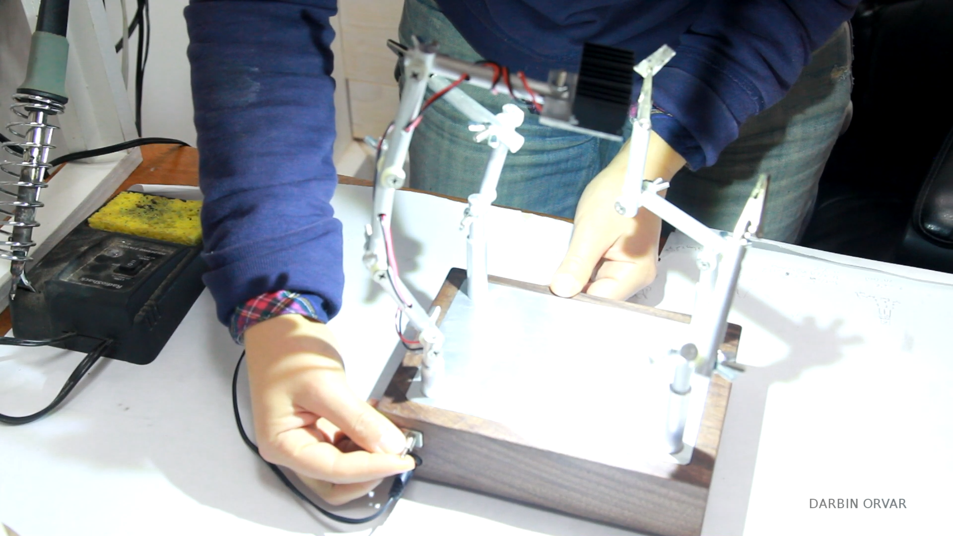 10 Watt LED Task Lamp W/ 3rd Hands : 10 Steps (with Pictures ...