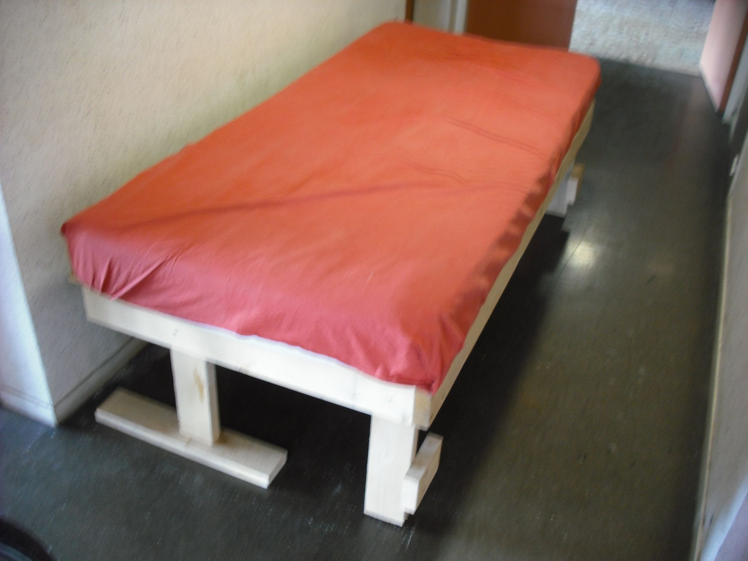 How to Make a Toggling Bed : 9 Steps (with Pictures) - Instructables