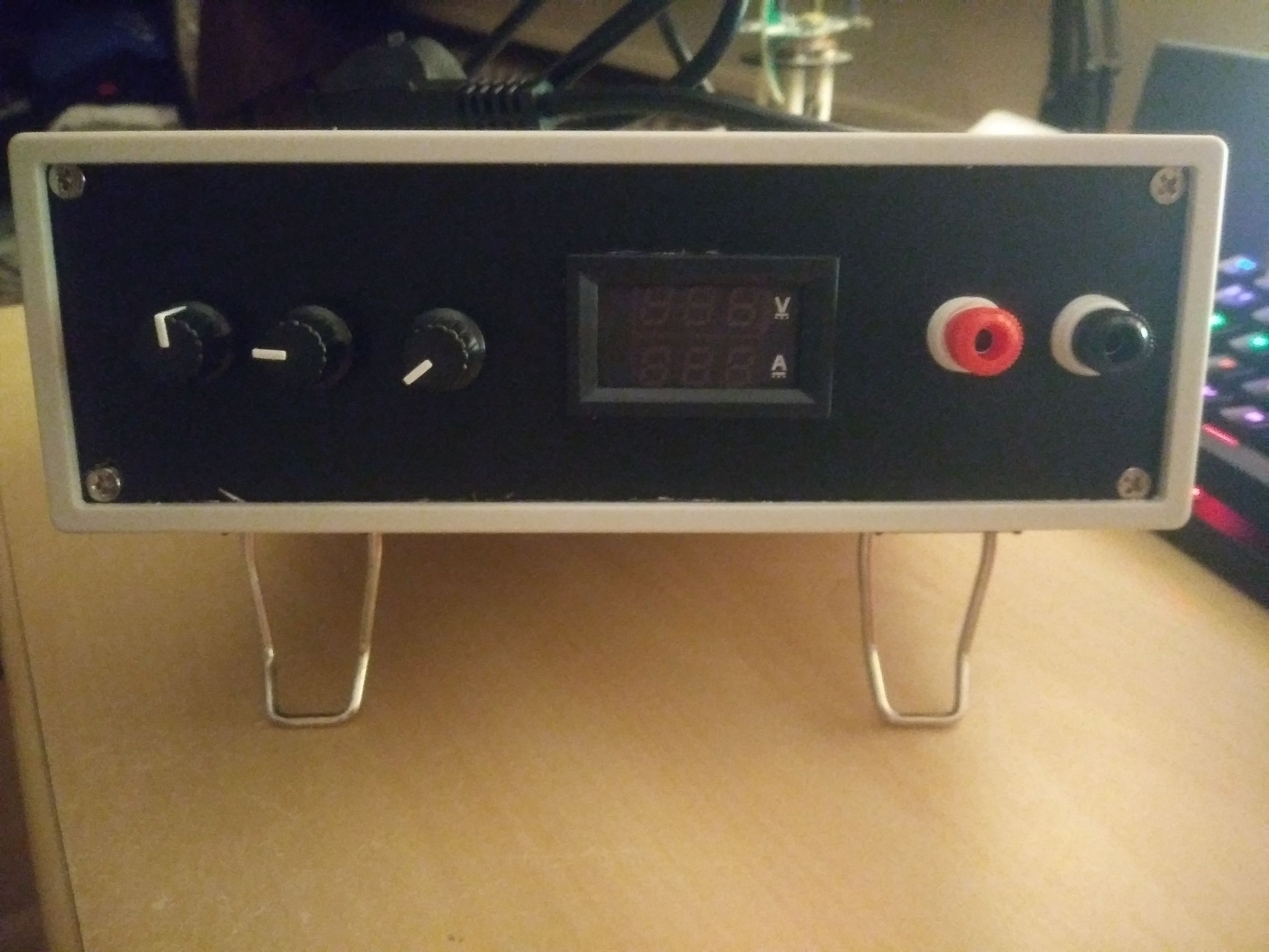Build Your Own Variable Lab Bench Power Supply : 4 Steps (with Pictures) - Instructables