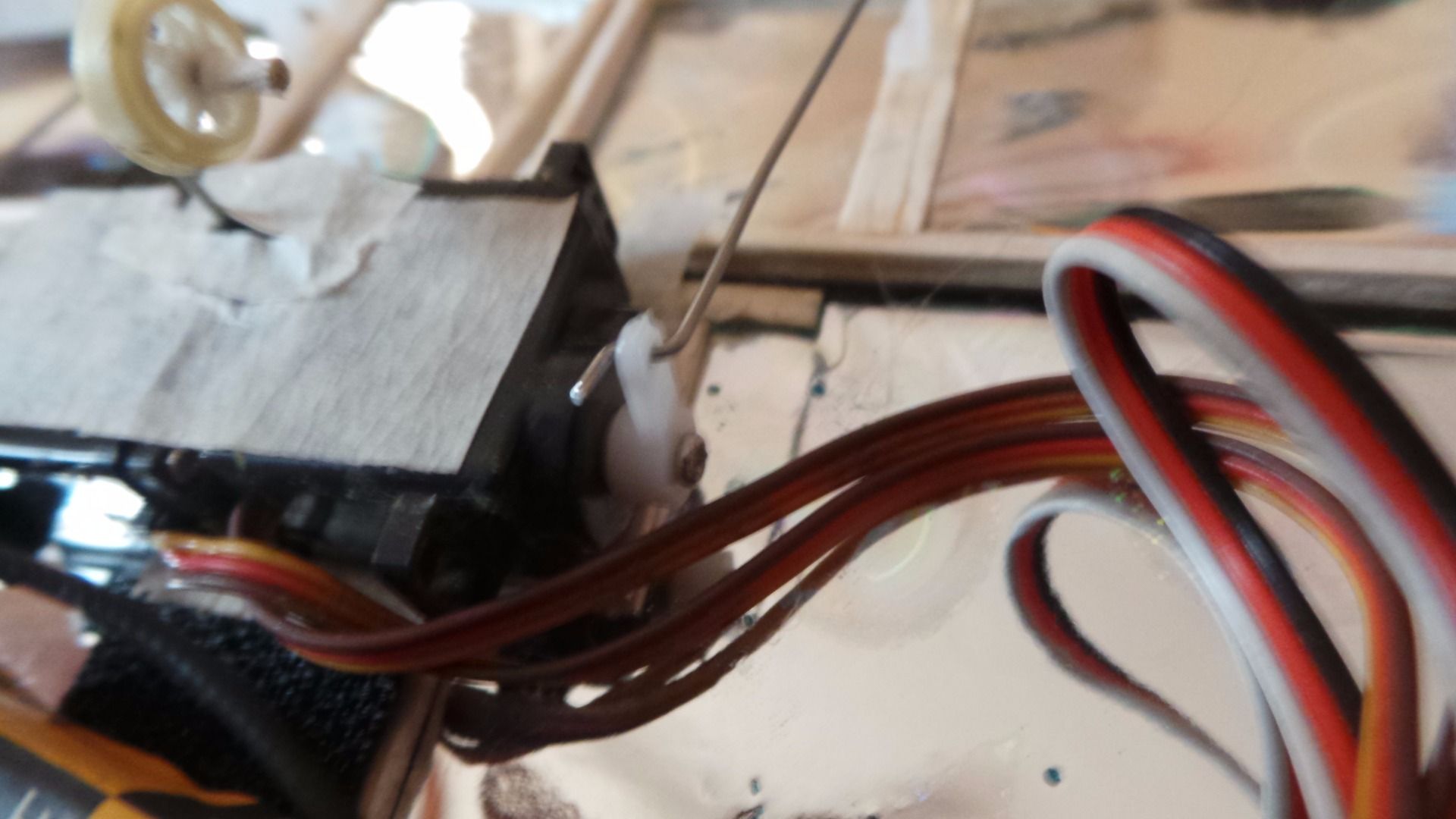 Anything Can Fly!!!( a Simple RC Kite!) : 4 Steps - Instructables