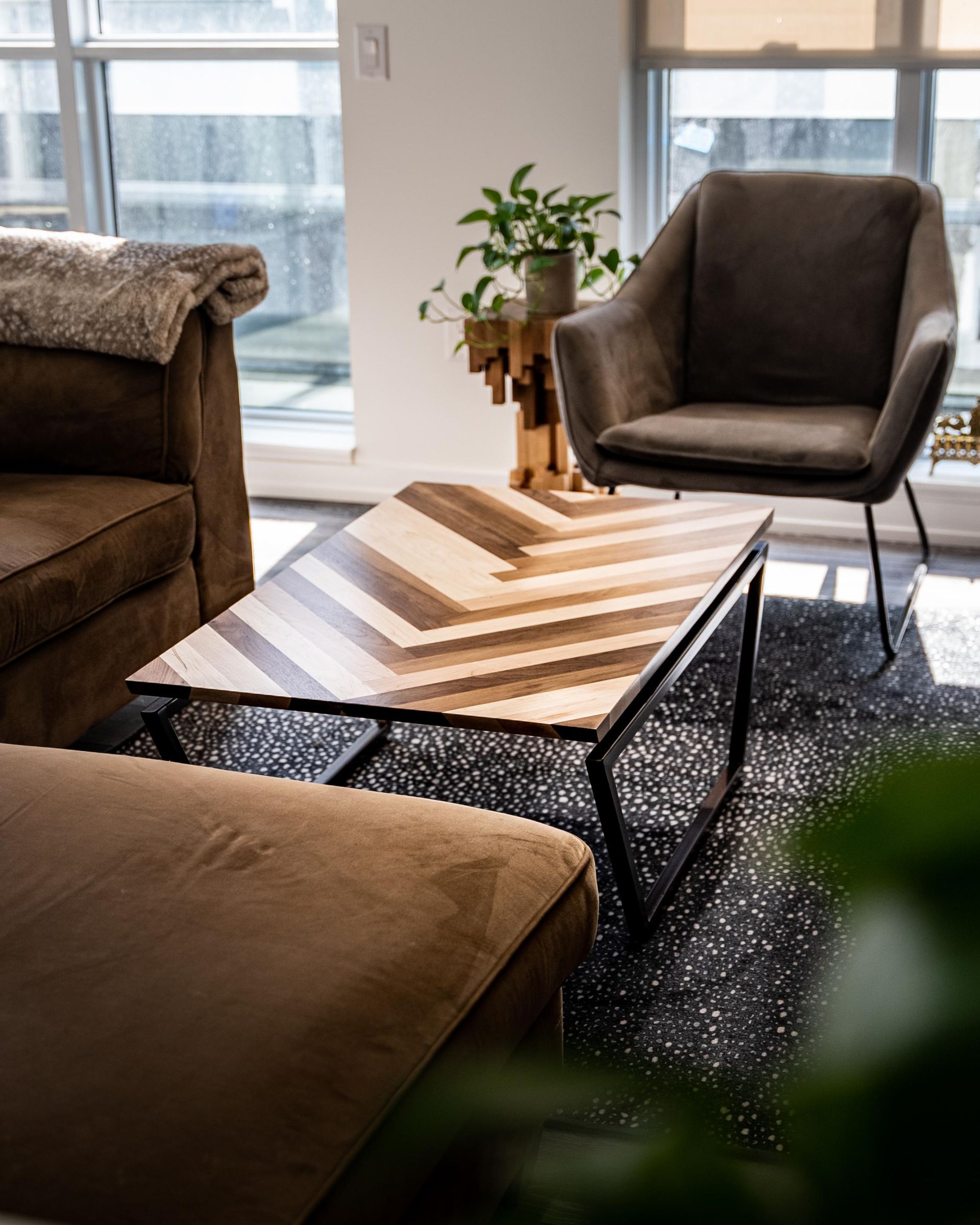 The Solid Wood Herringbone Pattern Table V2.0 : 19 Steps (with Pictures ...