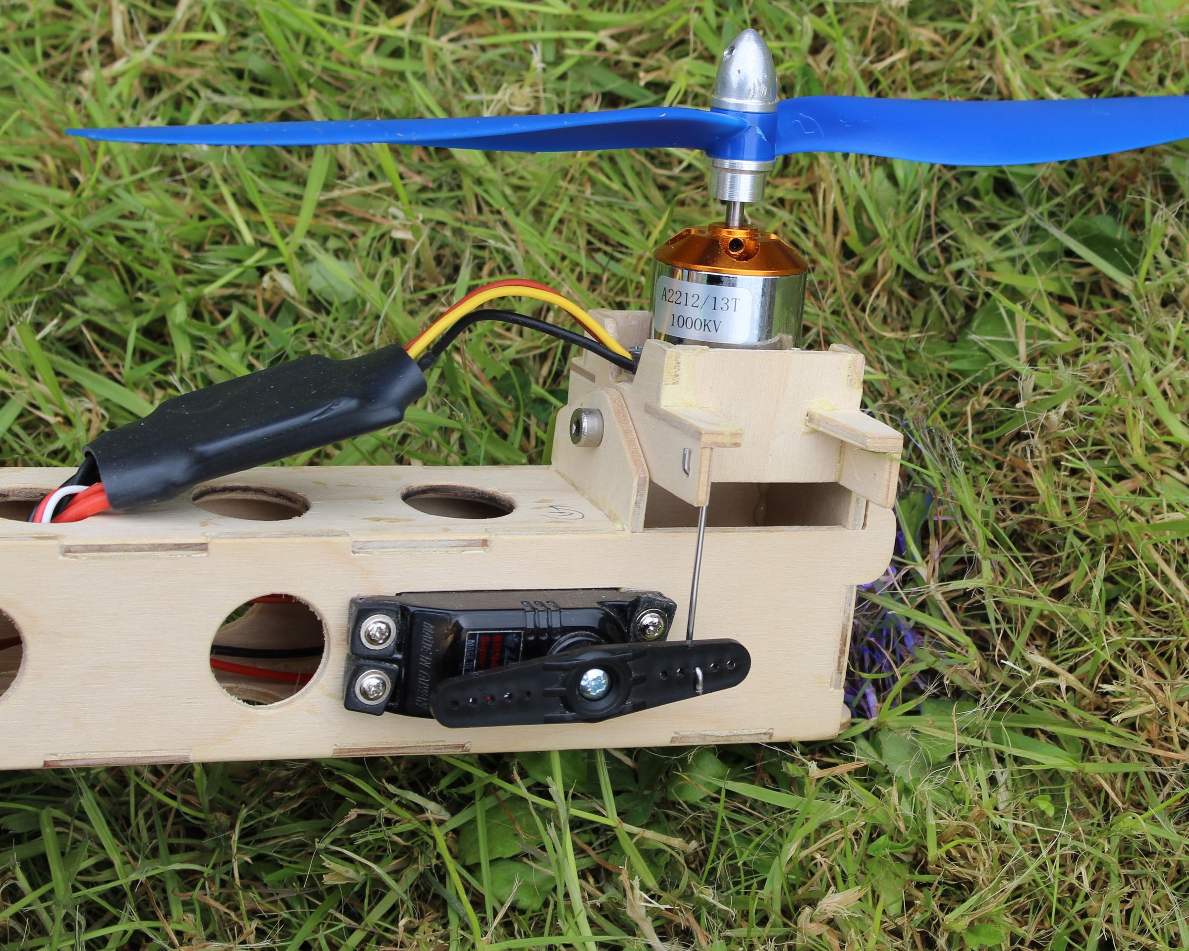 Simple Plywood Tricopter. : 6 Steps (with Pictures) - Instructables