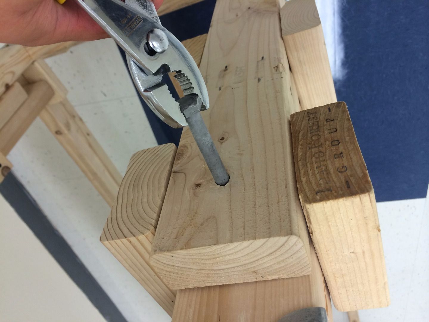 Build an Adjustable Stand Up Workbench : 7 Steps (with Pictures ...