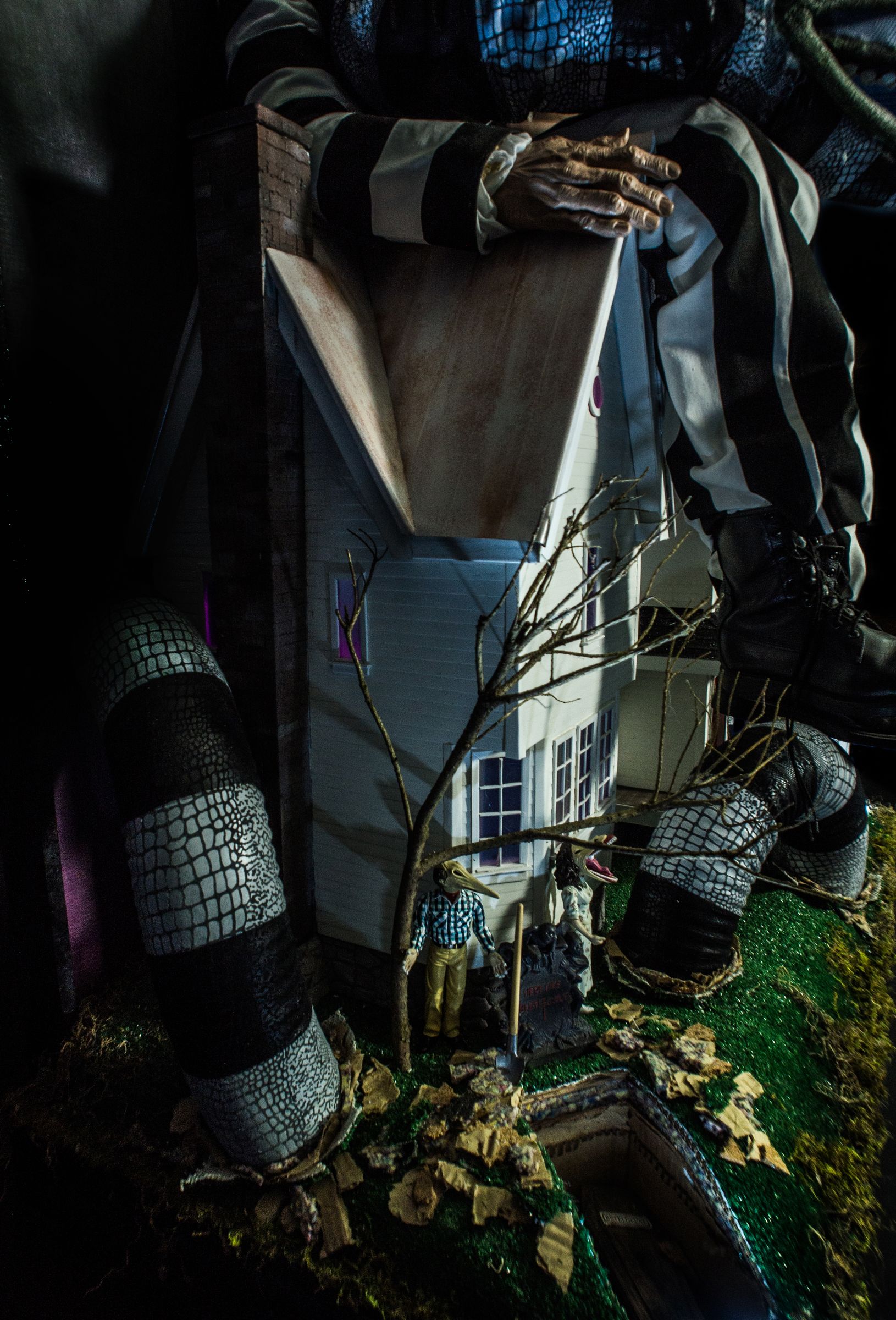 Ultimate Beetlejuice Sand Worm Puppet Costume : 16 Steps (with Pictures ...