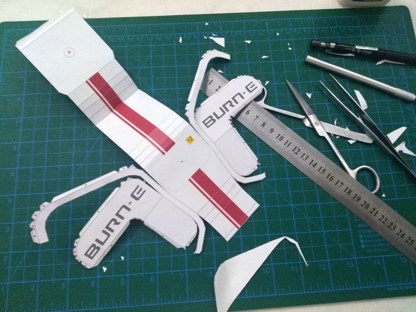 Burn-E PaperCraft Robot : 6 Steps (with Pictures) - Instructables