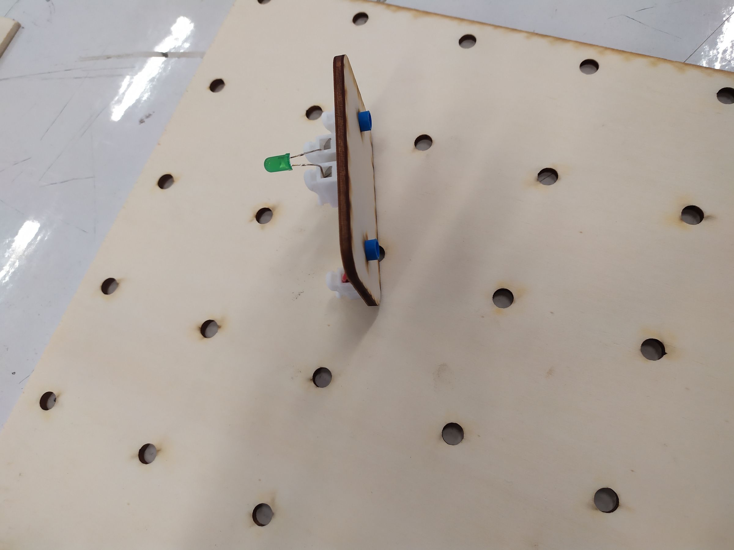 Electronic Tiles - a Physical Environment for Classroom Electronic ...