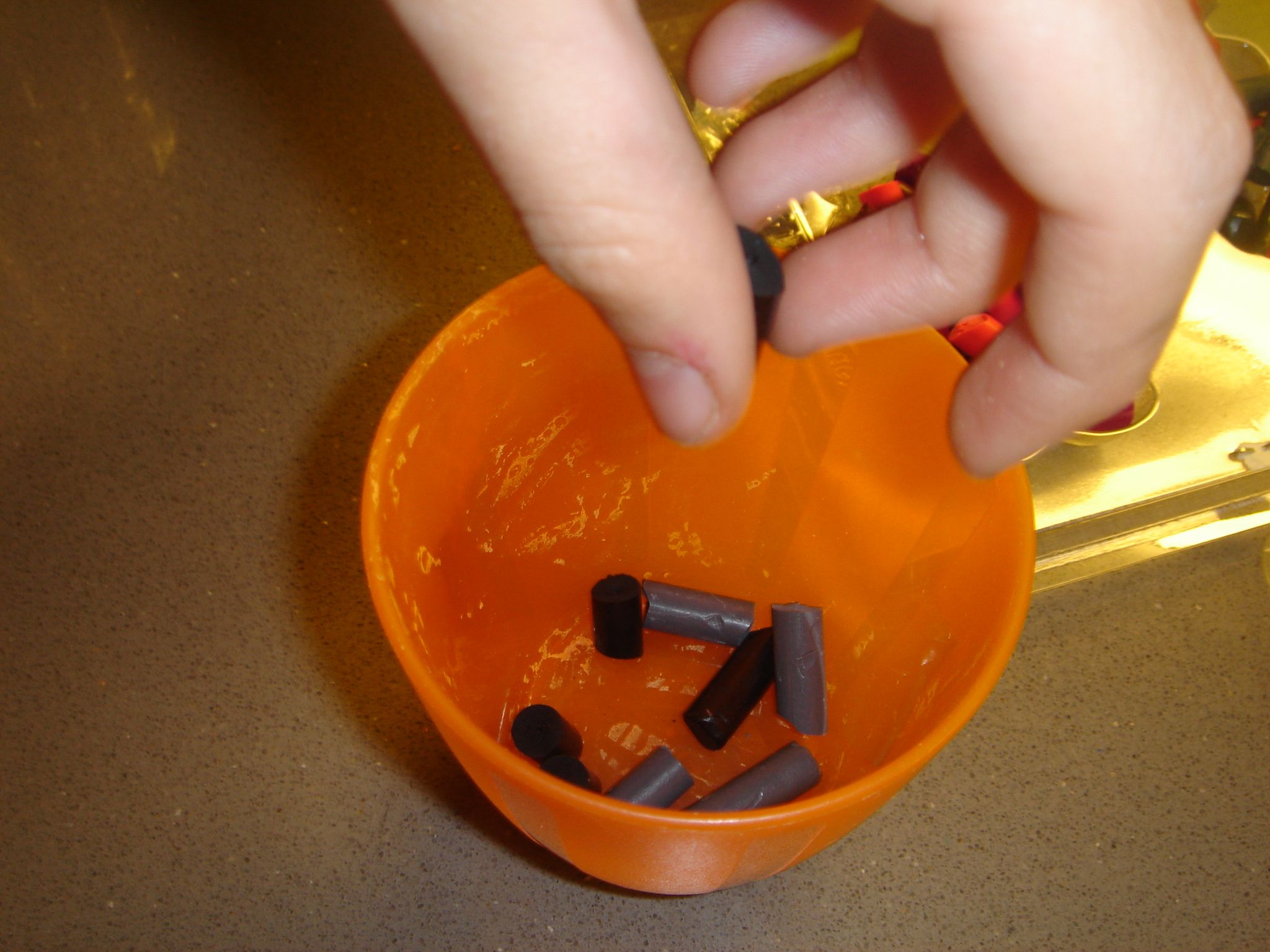 How-to Recycle Those Crayon Stubs Into a Swell Homemade Gift : 11 Steps ...