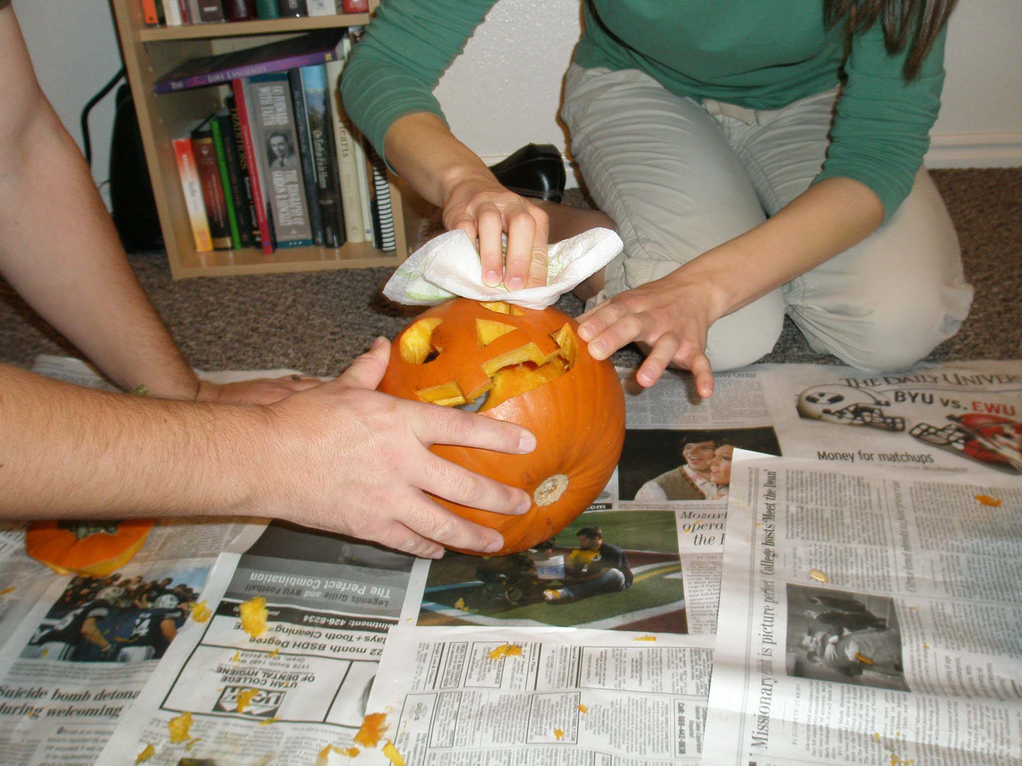 How to Carve a Jack-o-lantern : 7 Steps (with Pictures) - Instructables
