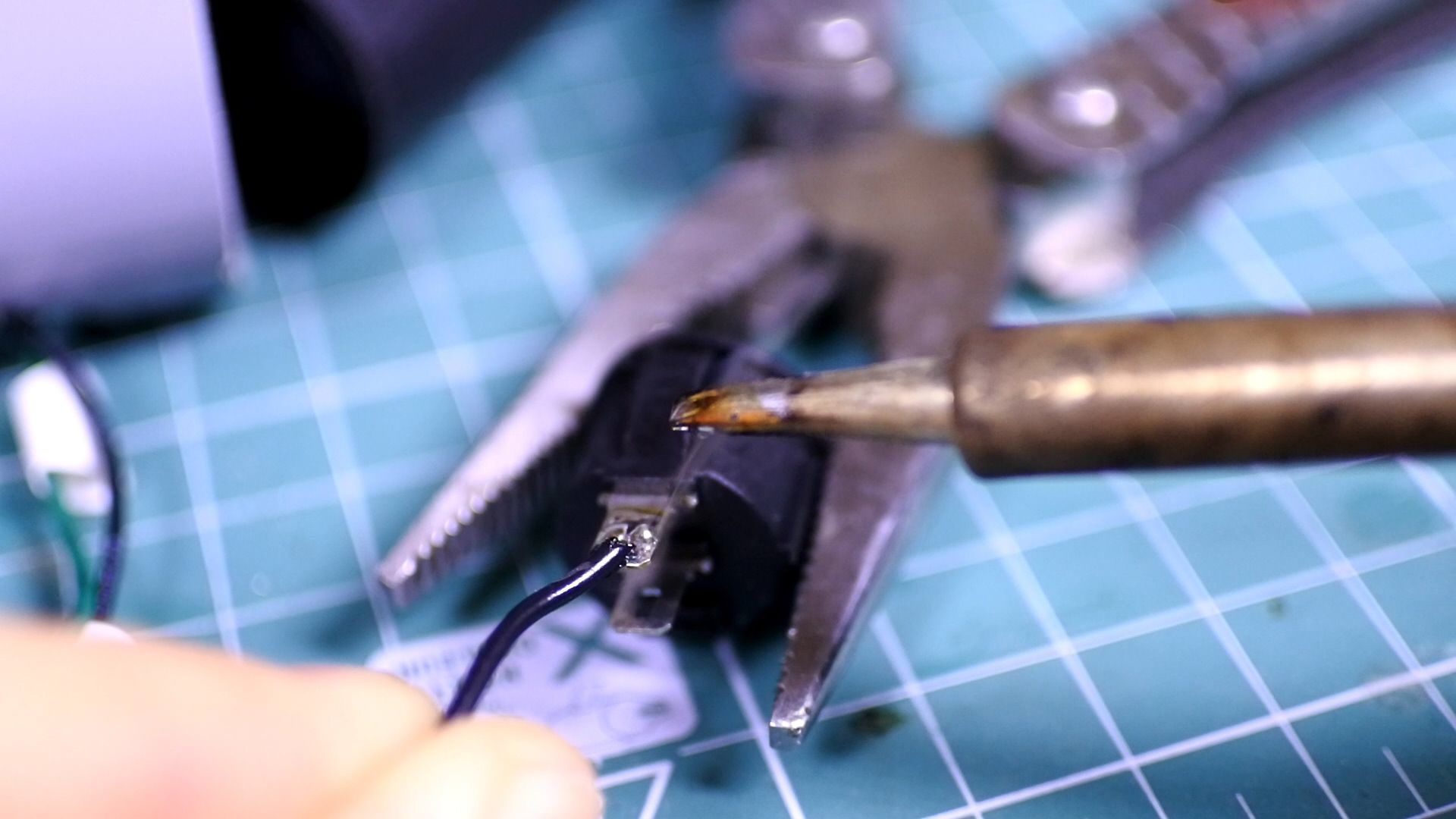 DIY Electric Shocker : 7 Steps - Instructables