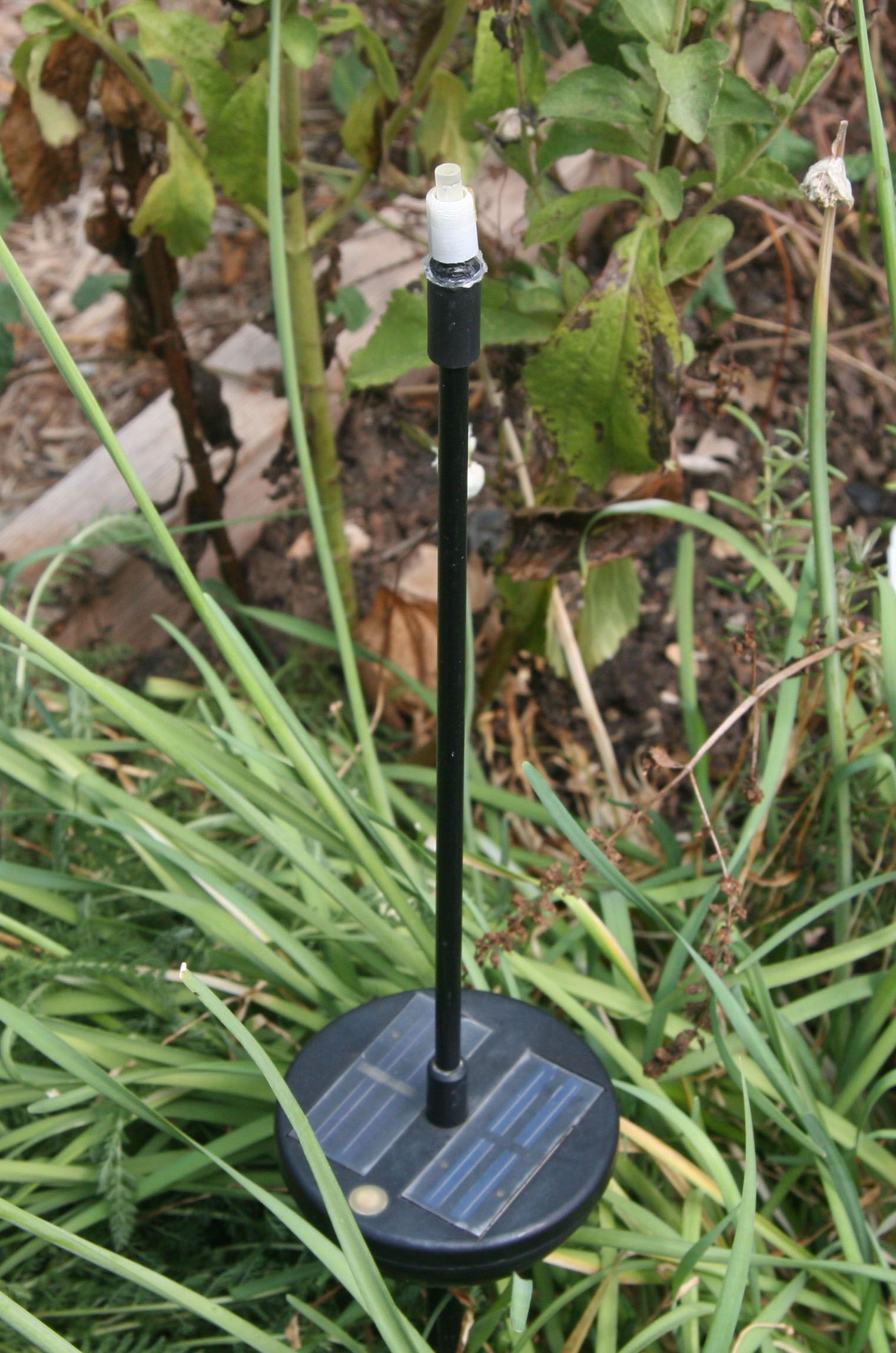 Replace a Broken Glass Globe on a Solar-powered Garden Light : 4 Steps ...