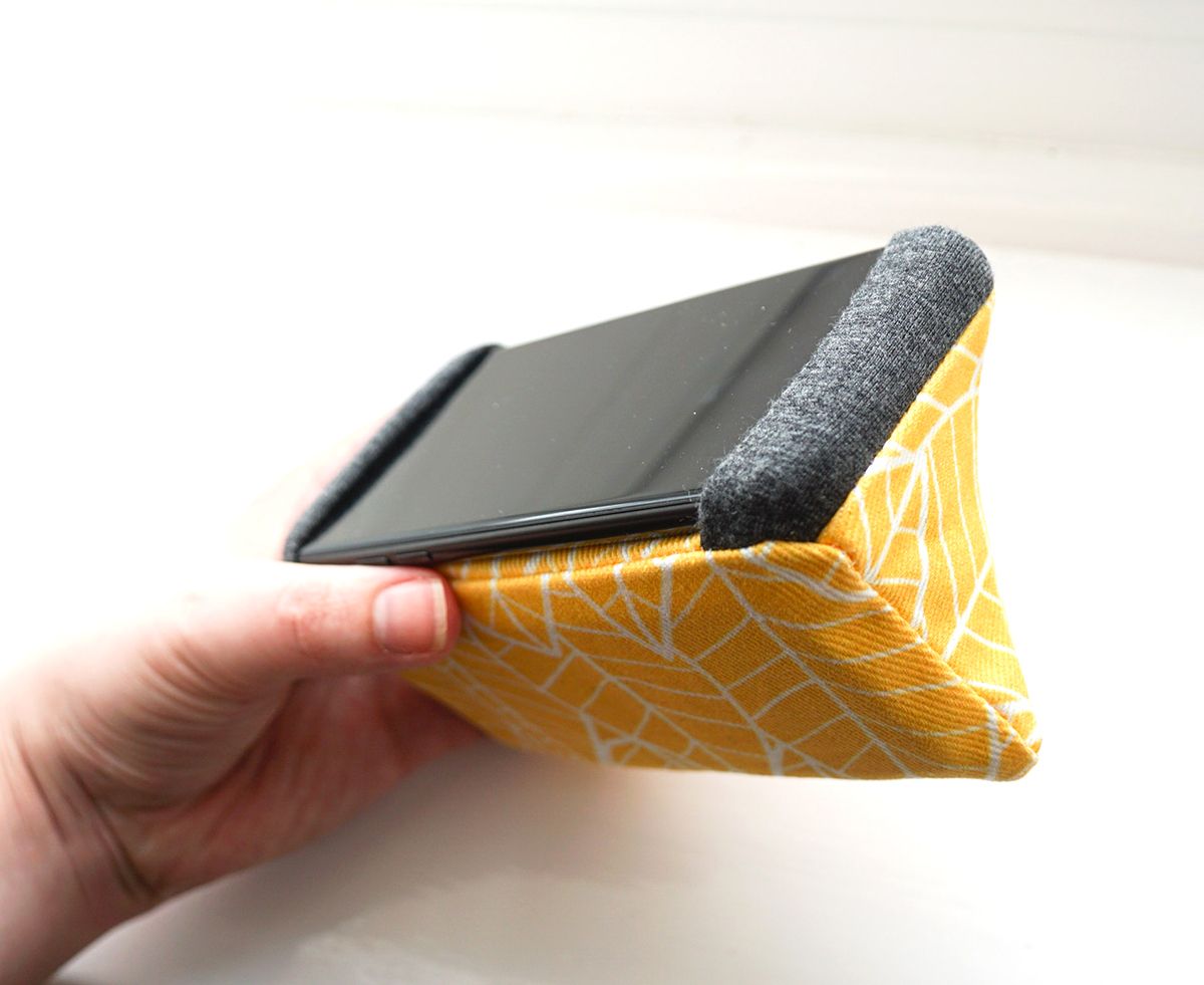 DIY Phone Holder | How to Sew a Triangular Stand for Your Mobile : 11 ...