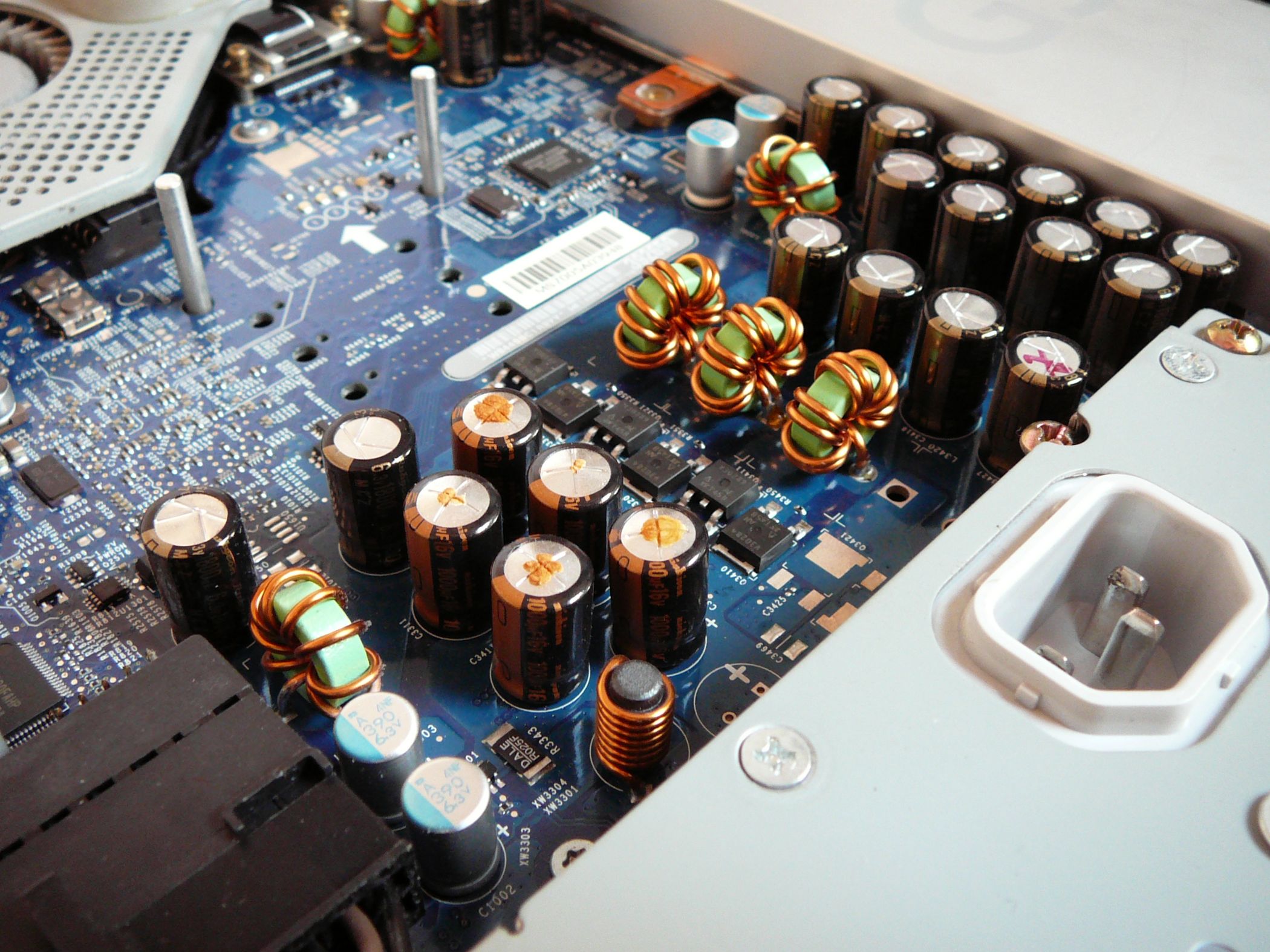 Imac G5 DIY Capacitors Repair : 9 Steps (with Pictures) - Instructables