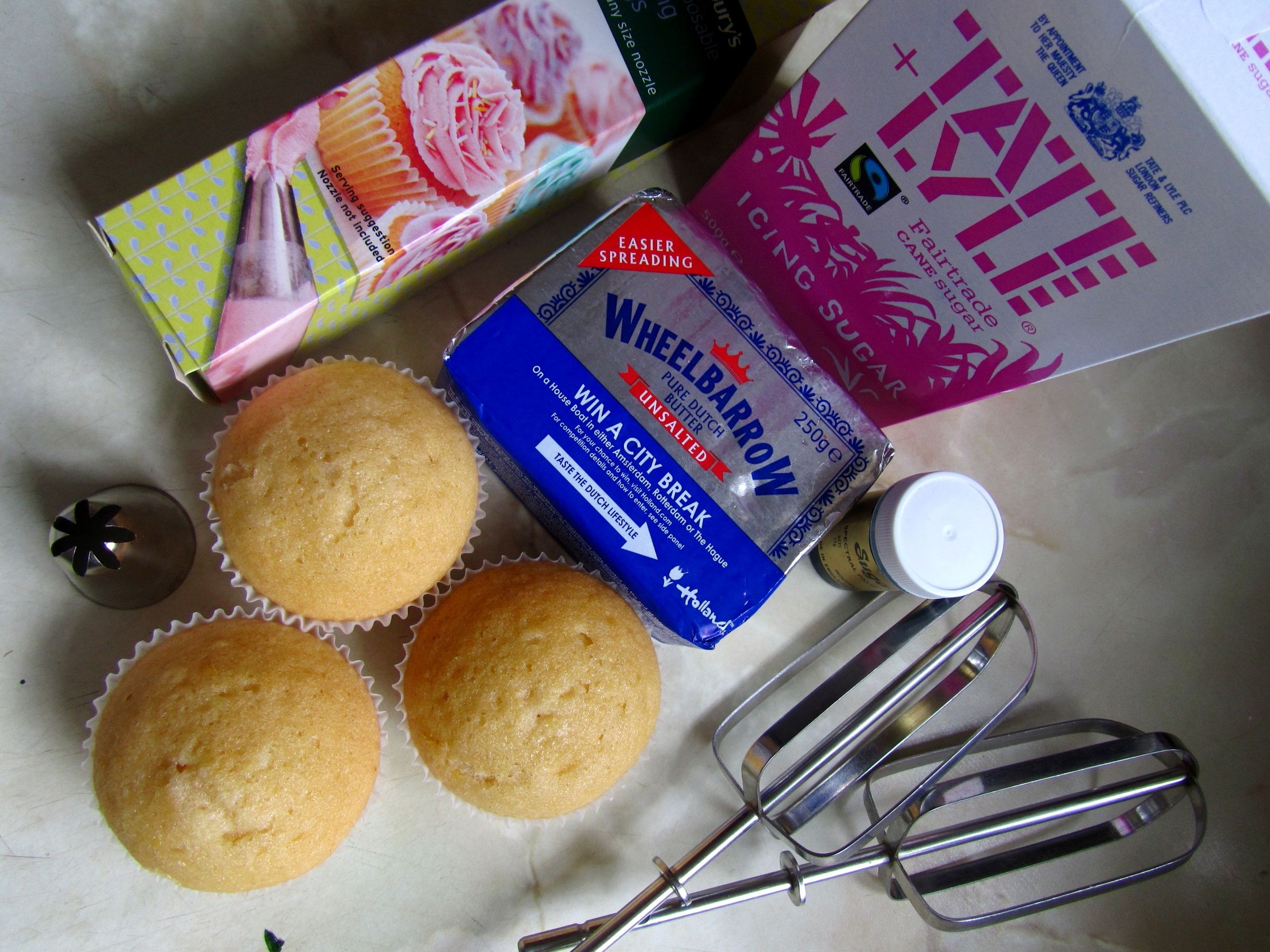 Two Tone Icing Swirls (with Pictures) - Instructables