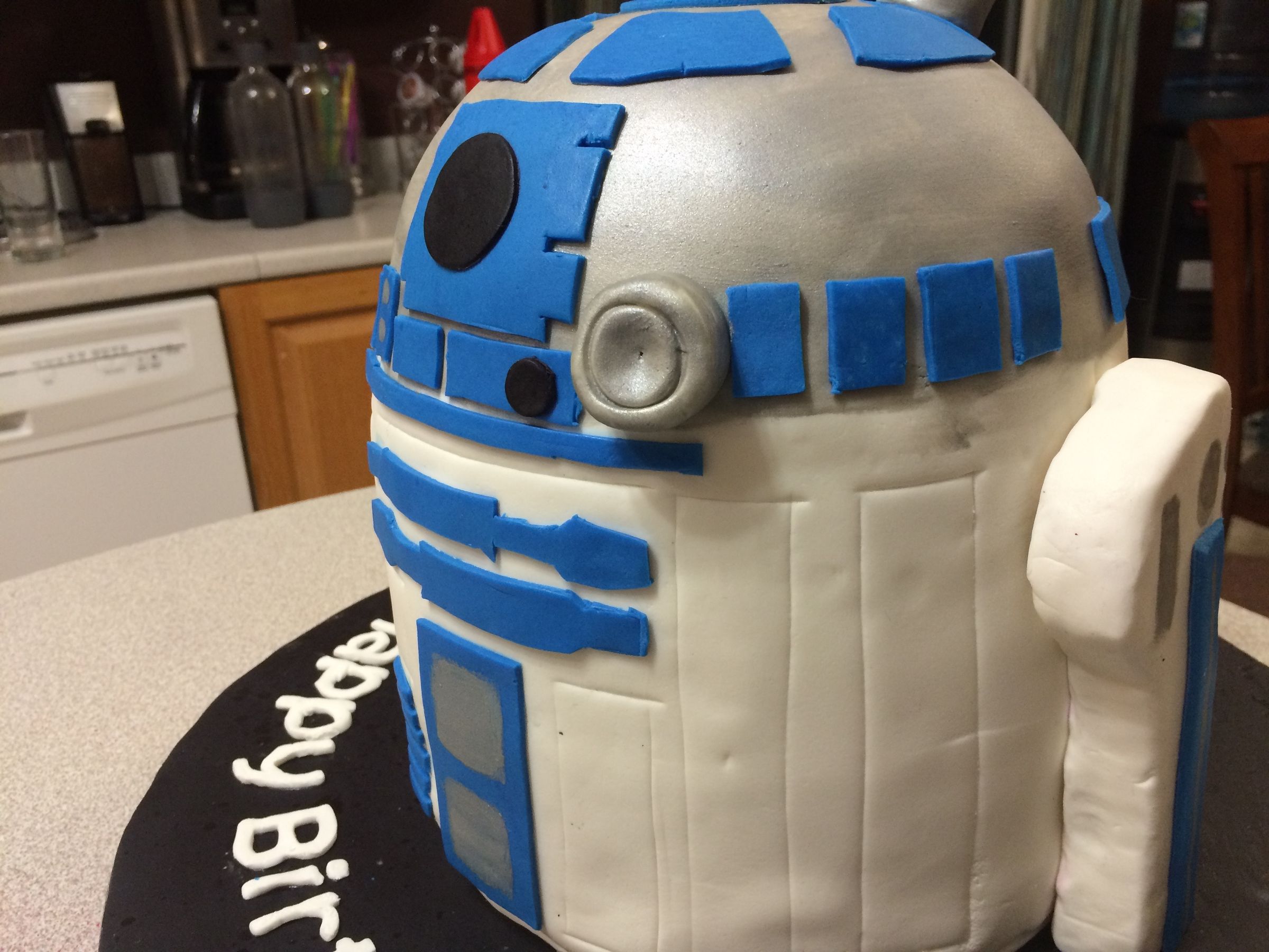 R2-D2 Cake : 5 Steps (with Pictures) - Instructables
