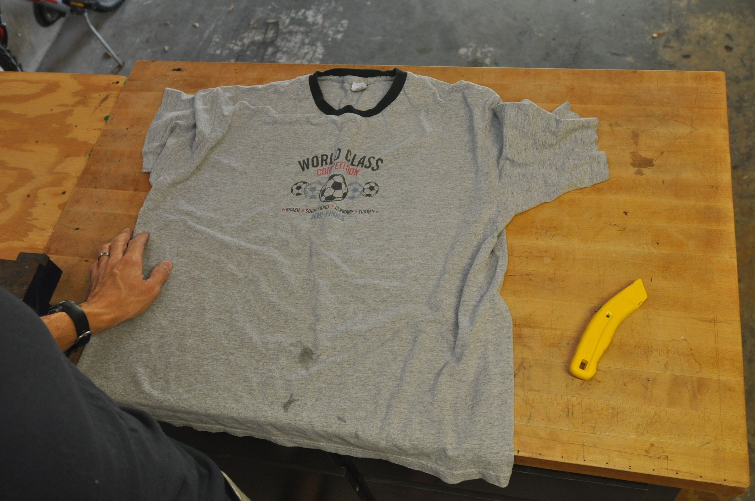 T-shirt Rags - 4 Rags From 1 Shirt With Just 2 Cuts : 7 Steps (with ...