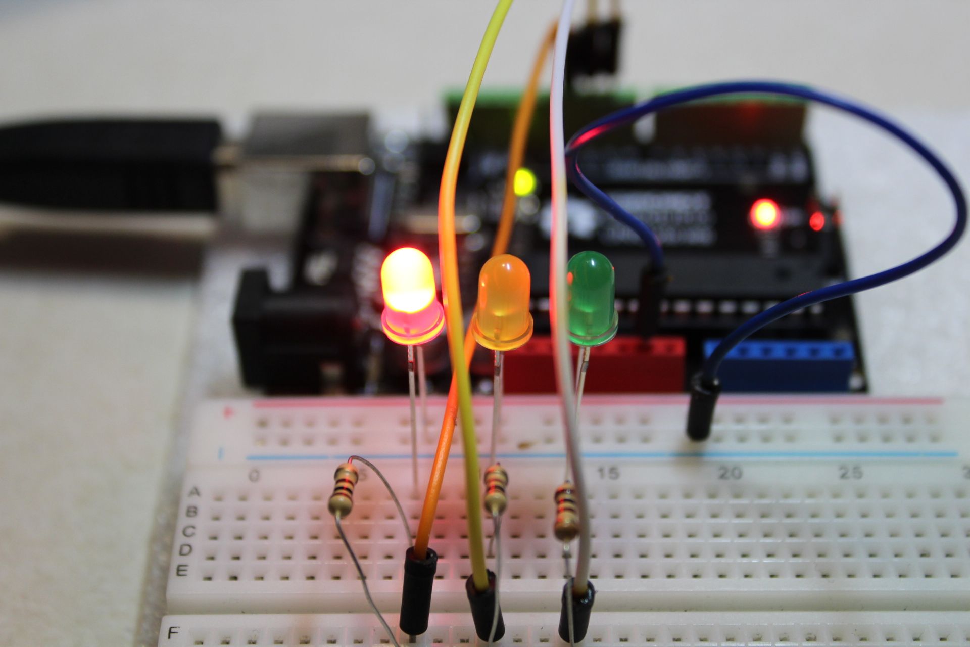 Traffic Light Model : 4 Steps (with Pictures) - Instructables
