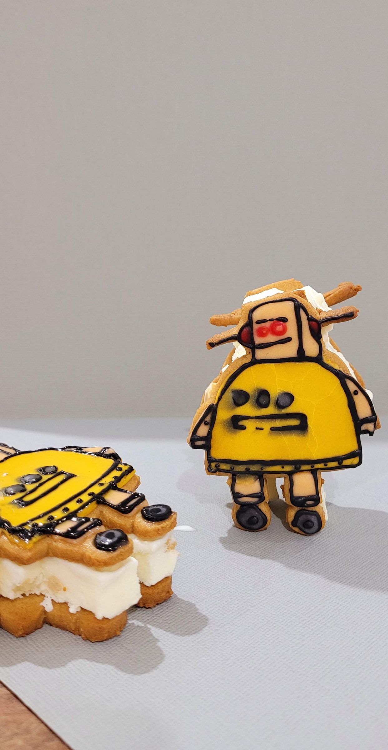 Gingerbread Icecream Sandwiches - Robot Style! : 26 Steps (with ...