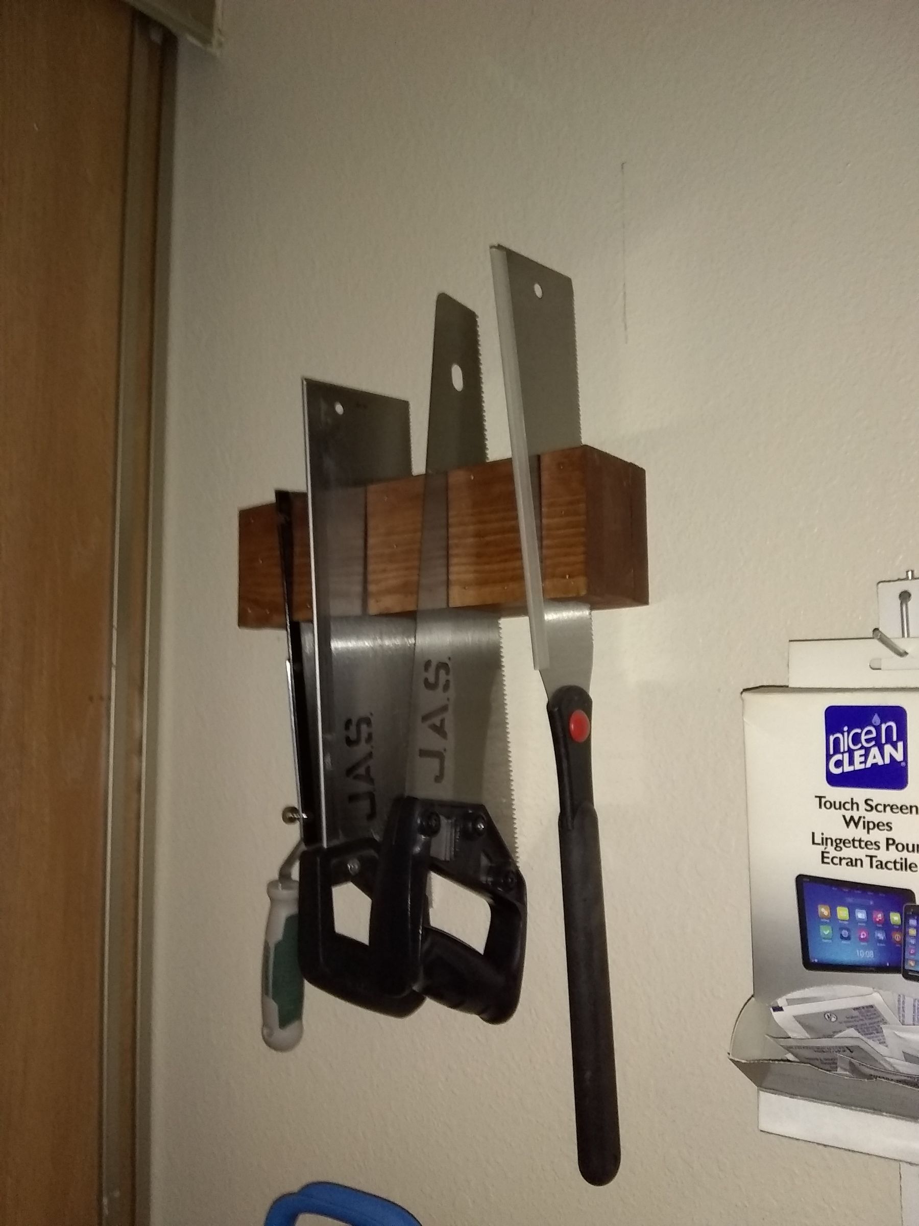 Easy Saw Rack From Scrap! : 6 Steps (with Pictures) - Instructables