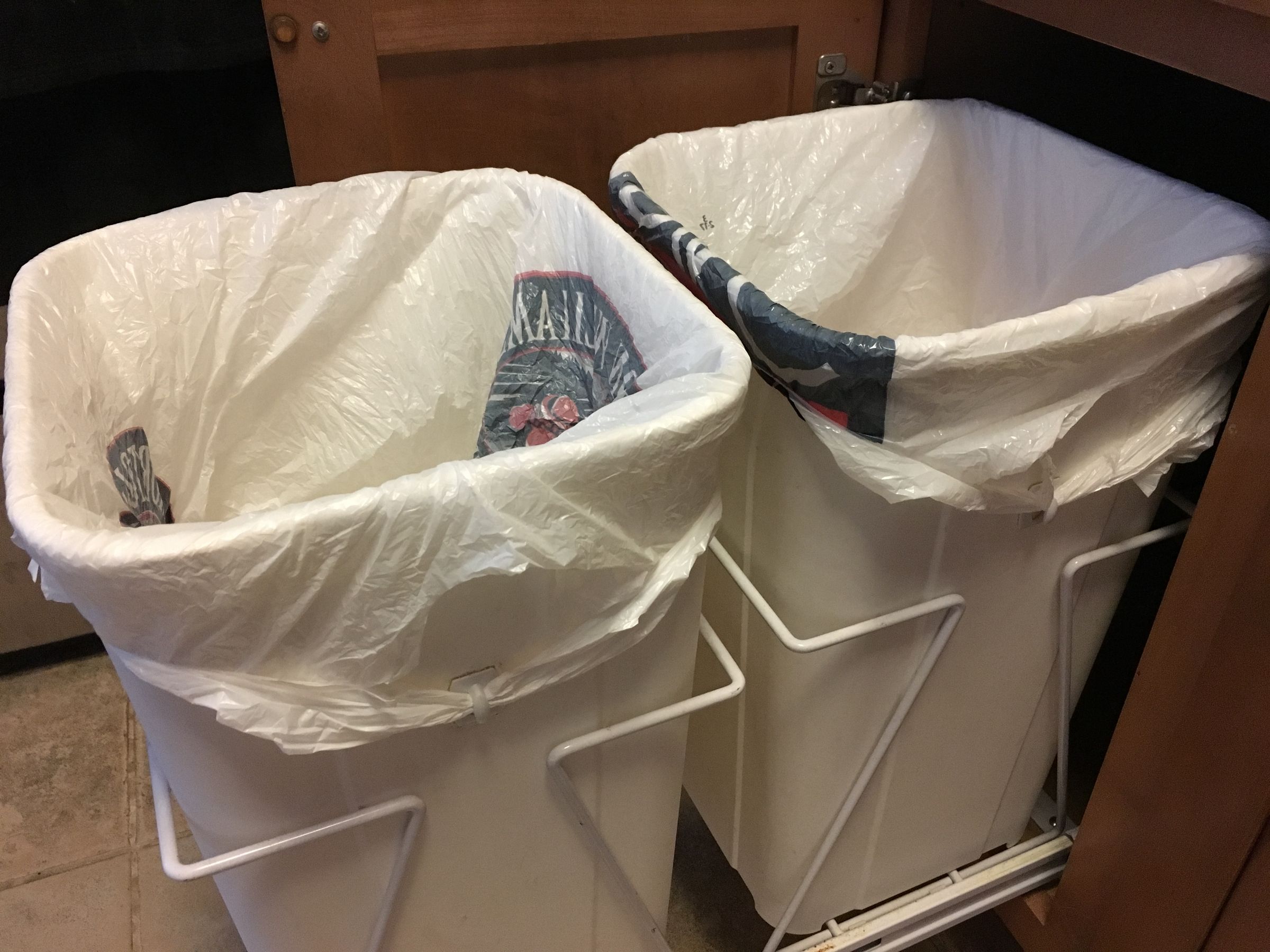 Hack Your Garbage Can to Use Grocery Store Plastic Bags : 4 Steps (with ...