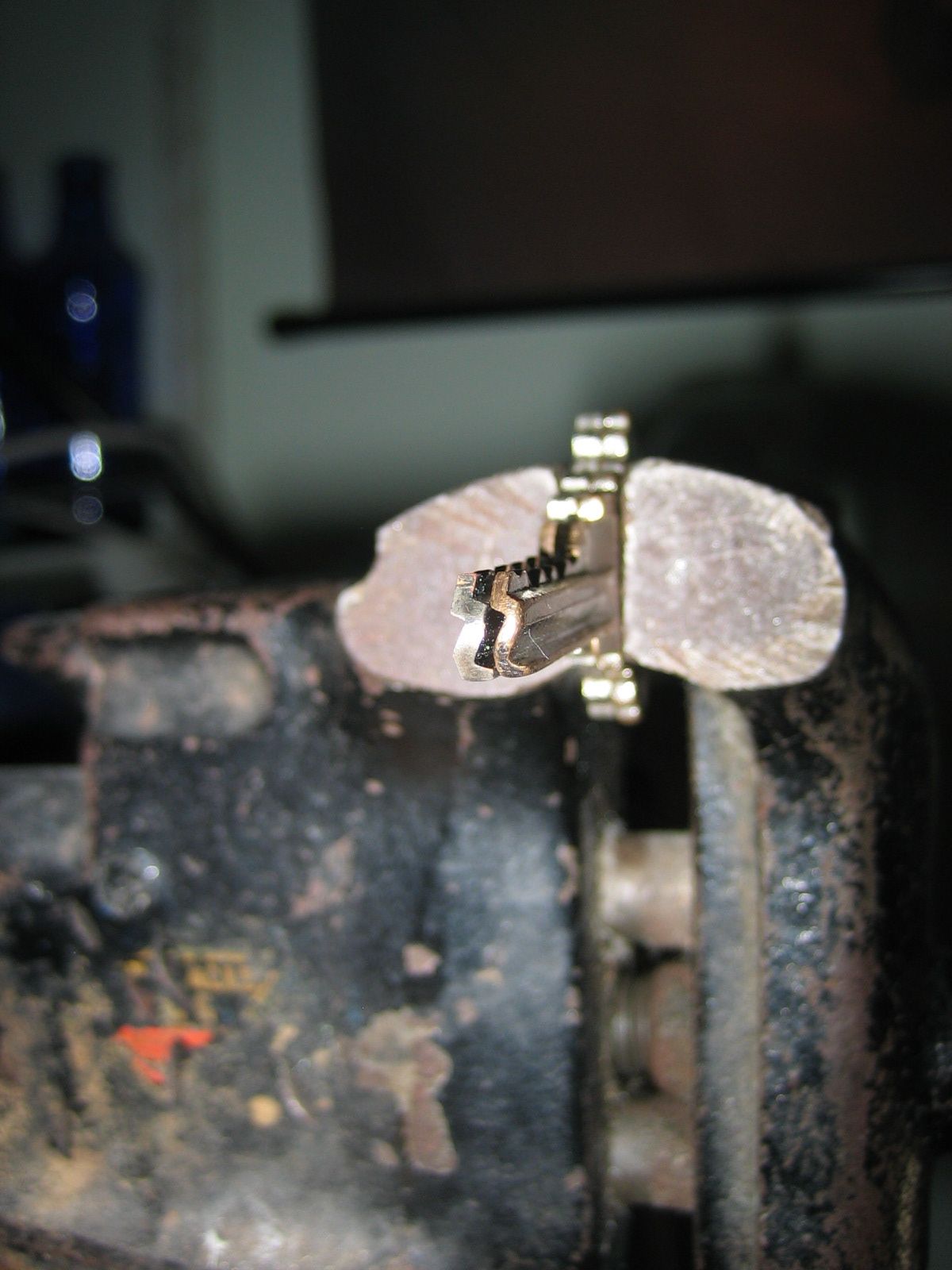 Duplicate Keys by Hand : 4 Steps (with Pictures) - Instructables