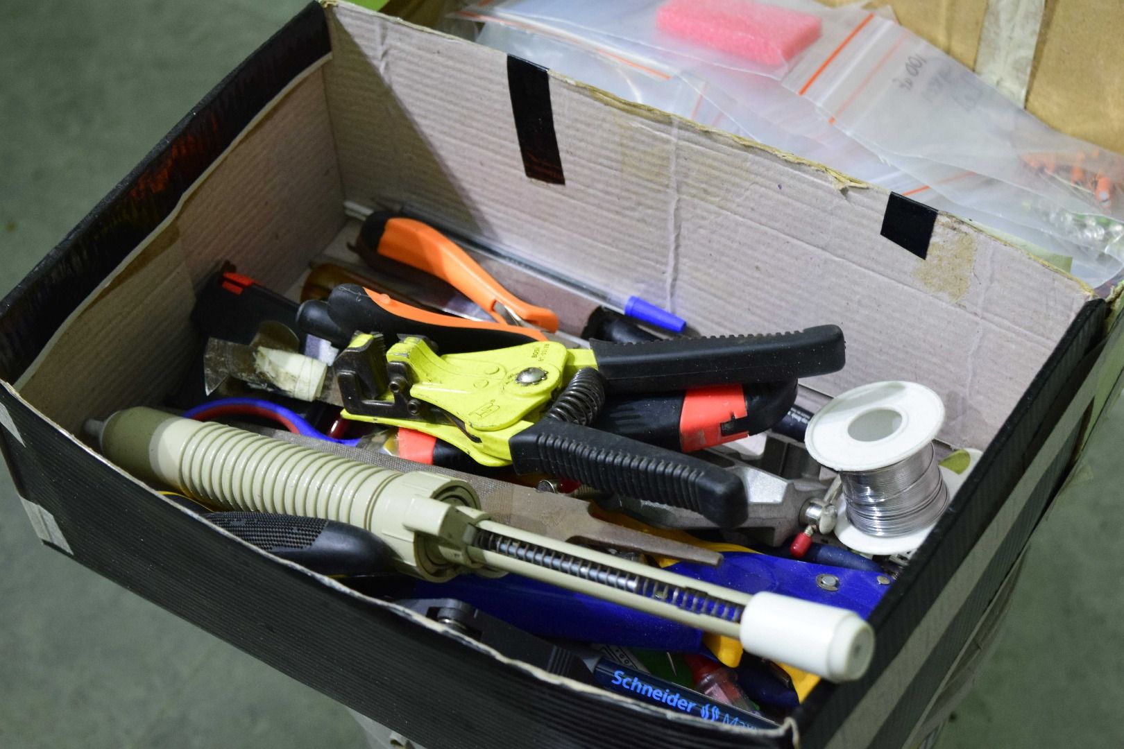 Setting Up the Perfect Electronics Workplace : 16 Steps (with Pictures ...