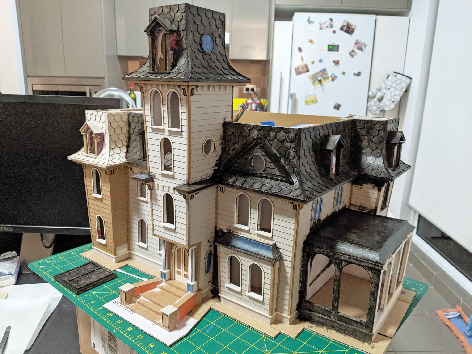 Addams Family Spooky Mansion Cardboard Model - With Lights and Sound ...
