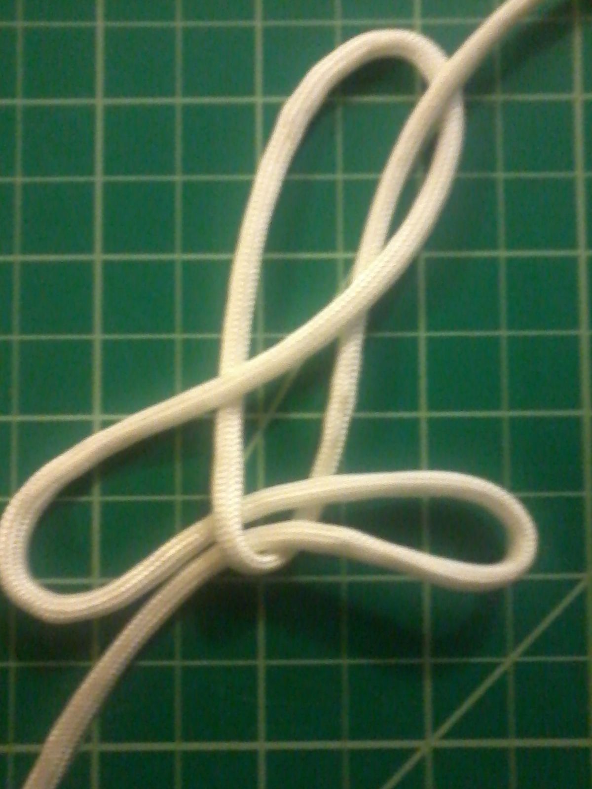 Paracord Cross-Knot Cross : 12 Steps - Instructables