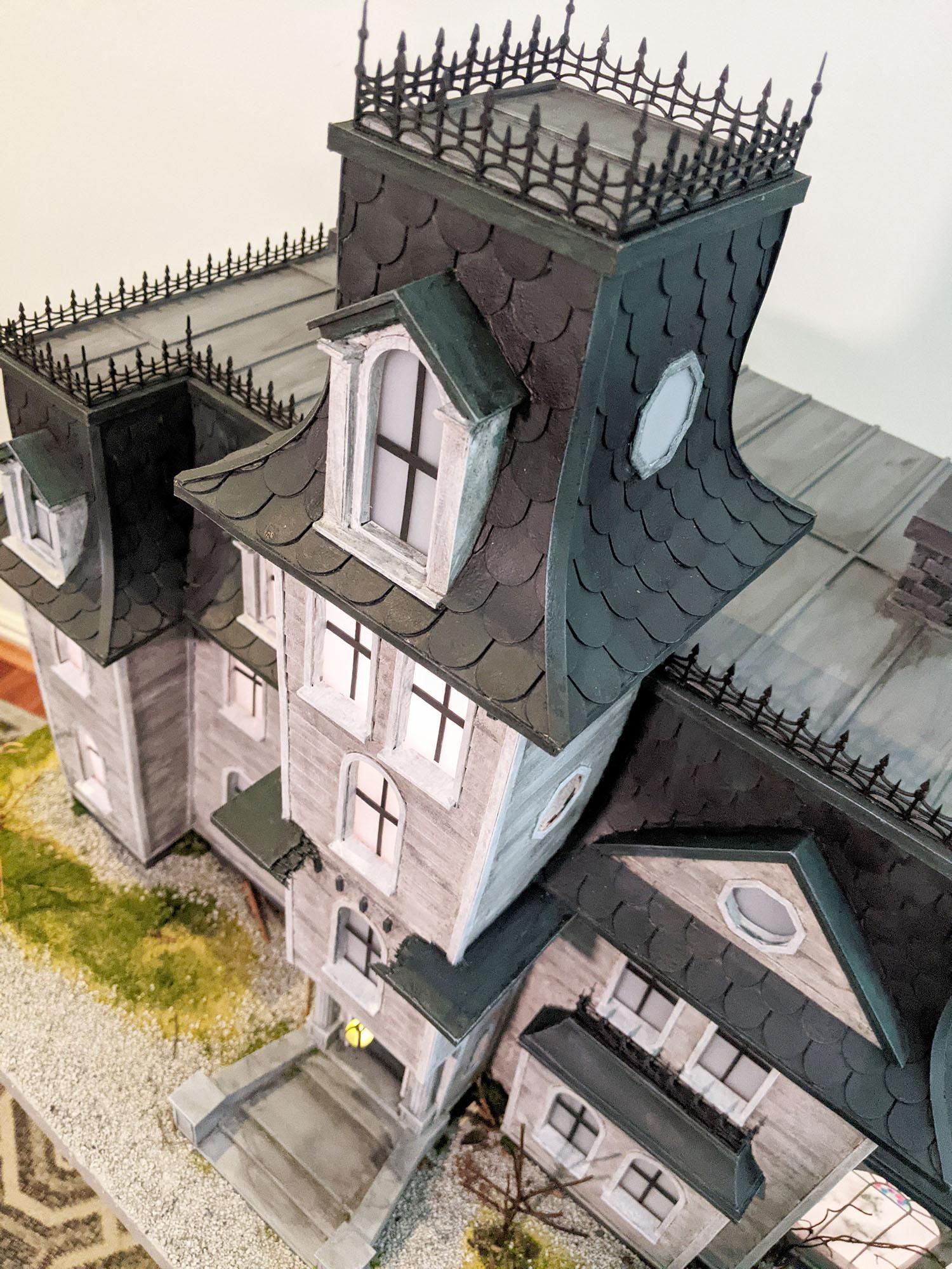 Addams Family Spooky Mansion Cardboard Model - With Lights and Sound ...