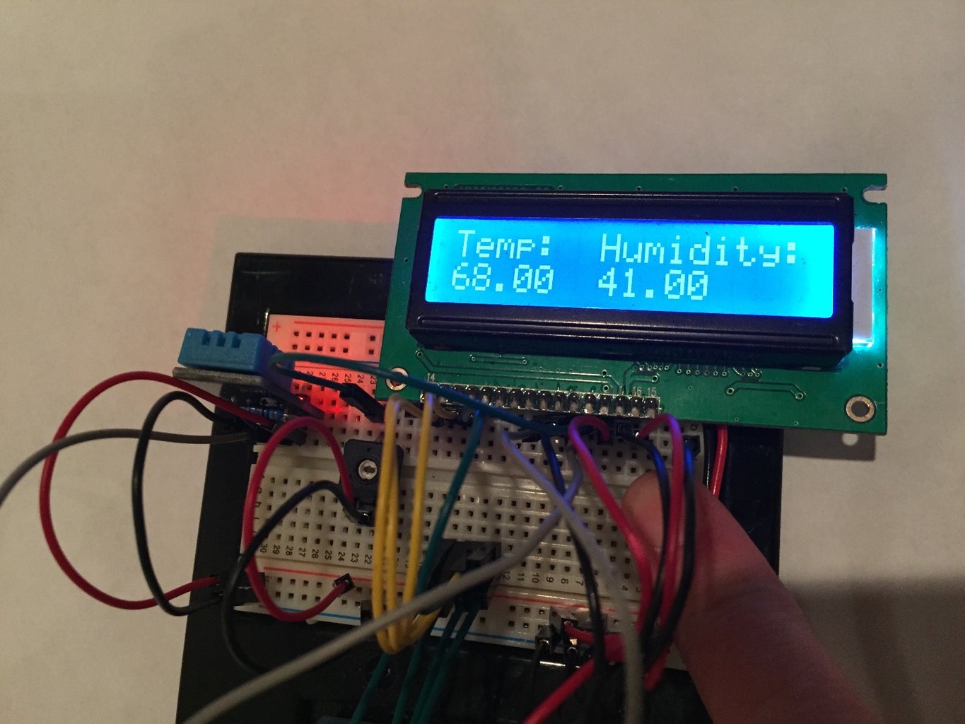 Portable Arduino Uno Temperature And Humidity Sensor With Lcd Screen 4 Steps Instructables
