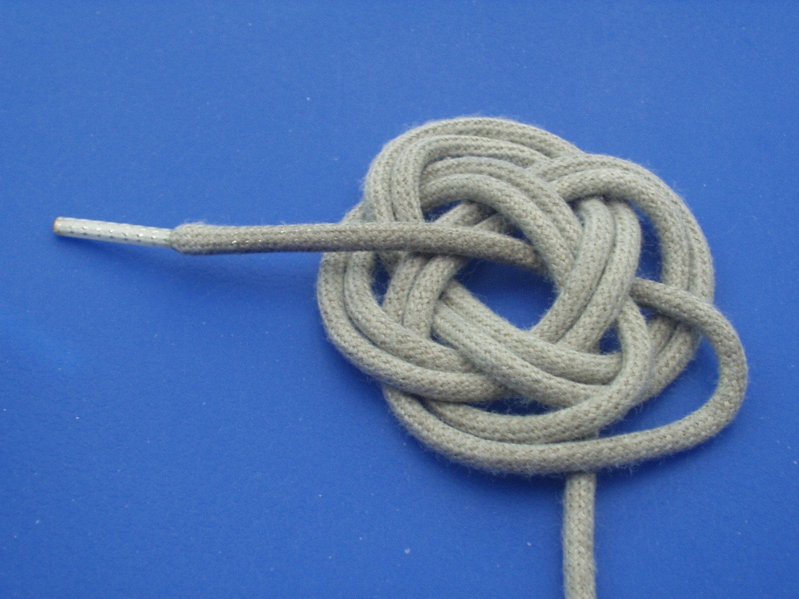 Wordless Tutorial III - Single Strand Diamond Stopper Knot : 12 Steps ...