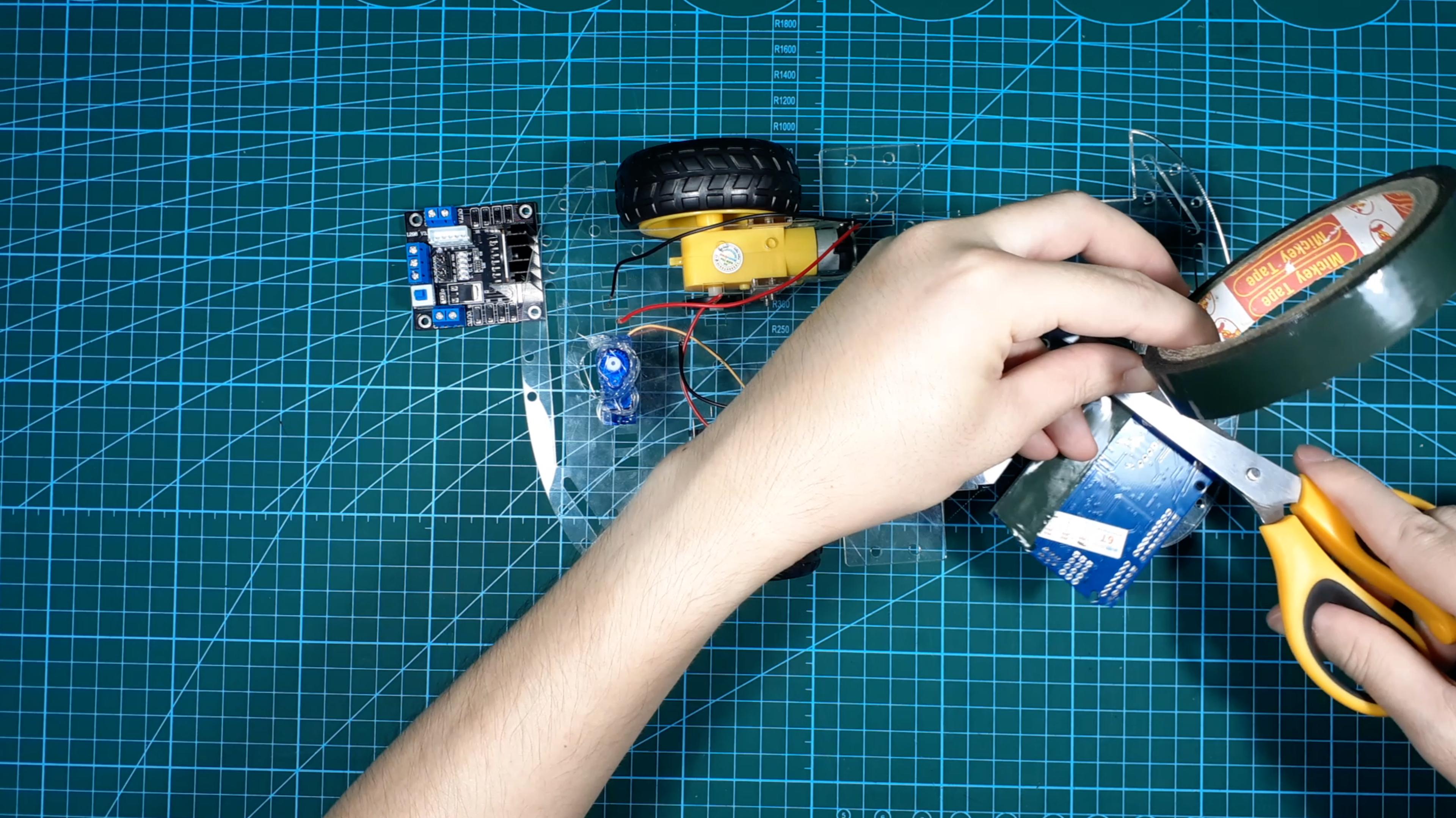 Arduino Obstacle Avoiding Robot Car 2wd With Aa Battery