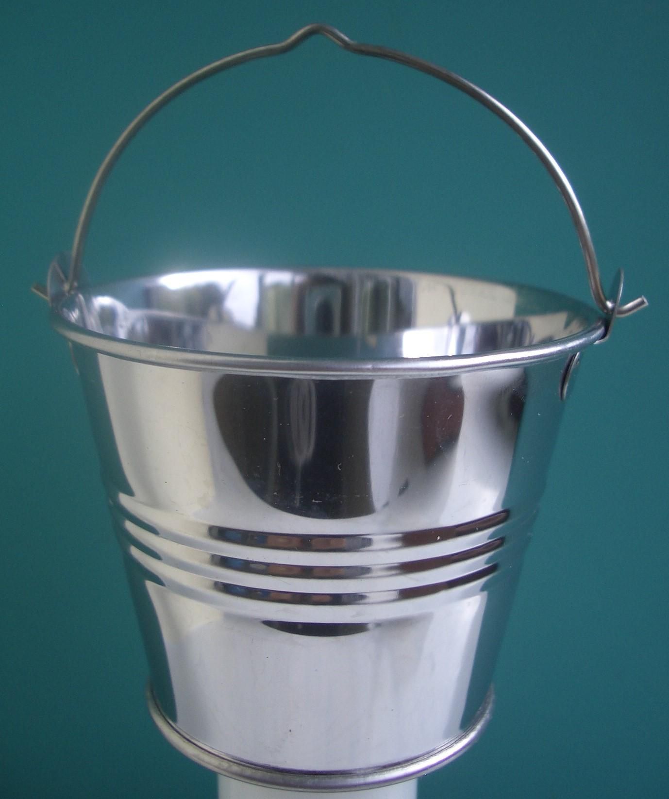 Mini Bucket Rain Chain : 5 Steps (with Pictures) - Instructables