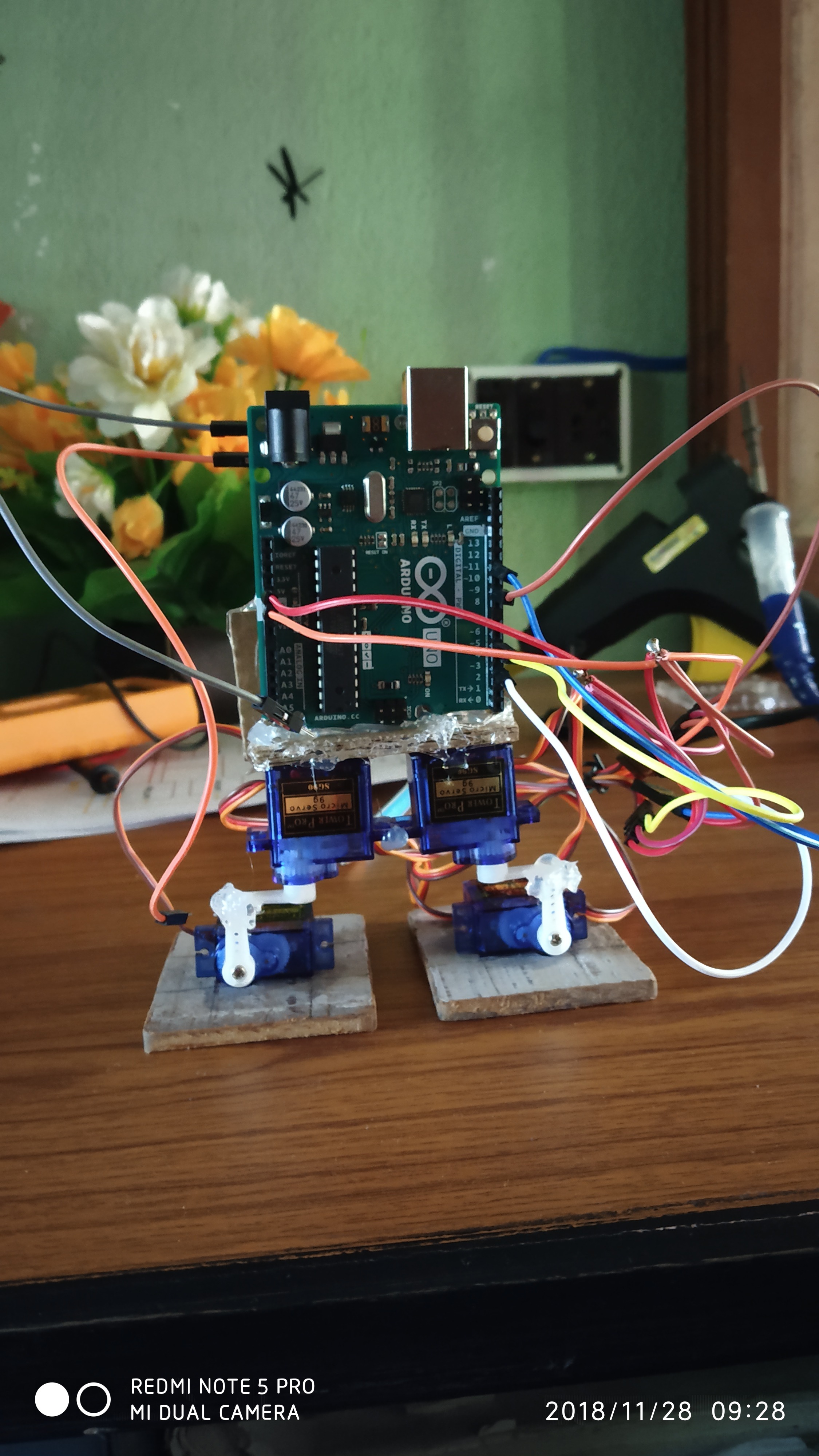 Simple Humanoid Walking and Dancing Robot (Arduino) : 9 Steps (with ...