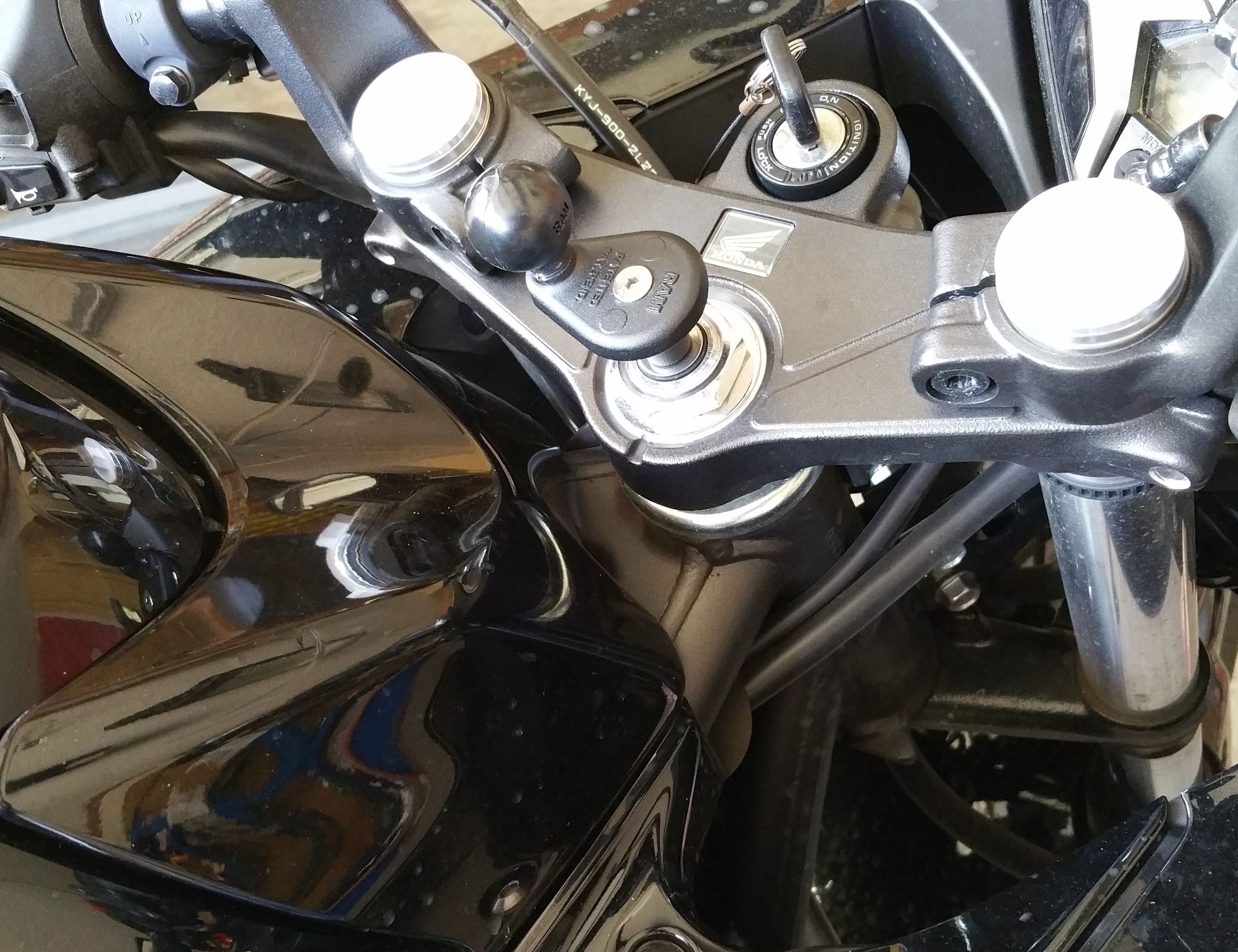 How to Install a RAM Phone Mount on a Motorcycle : 6 Steps (with ...