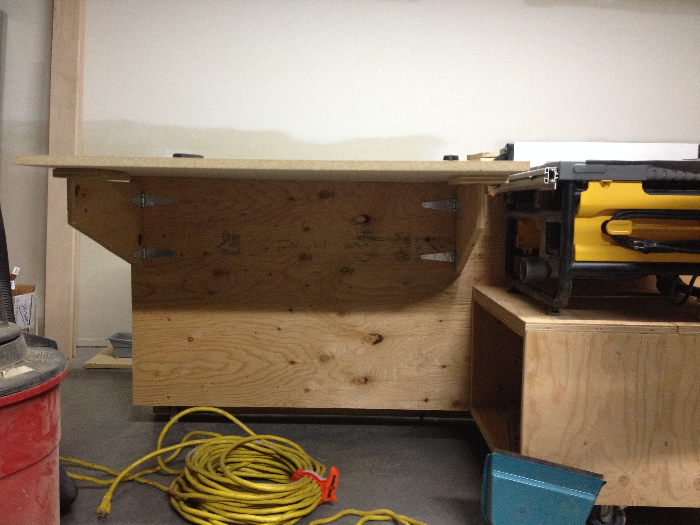 Tablesaw Outfeed Support Workstation With Aux Fence & Storage : 4 Steps ...