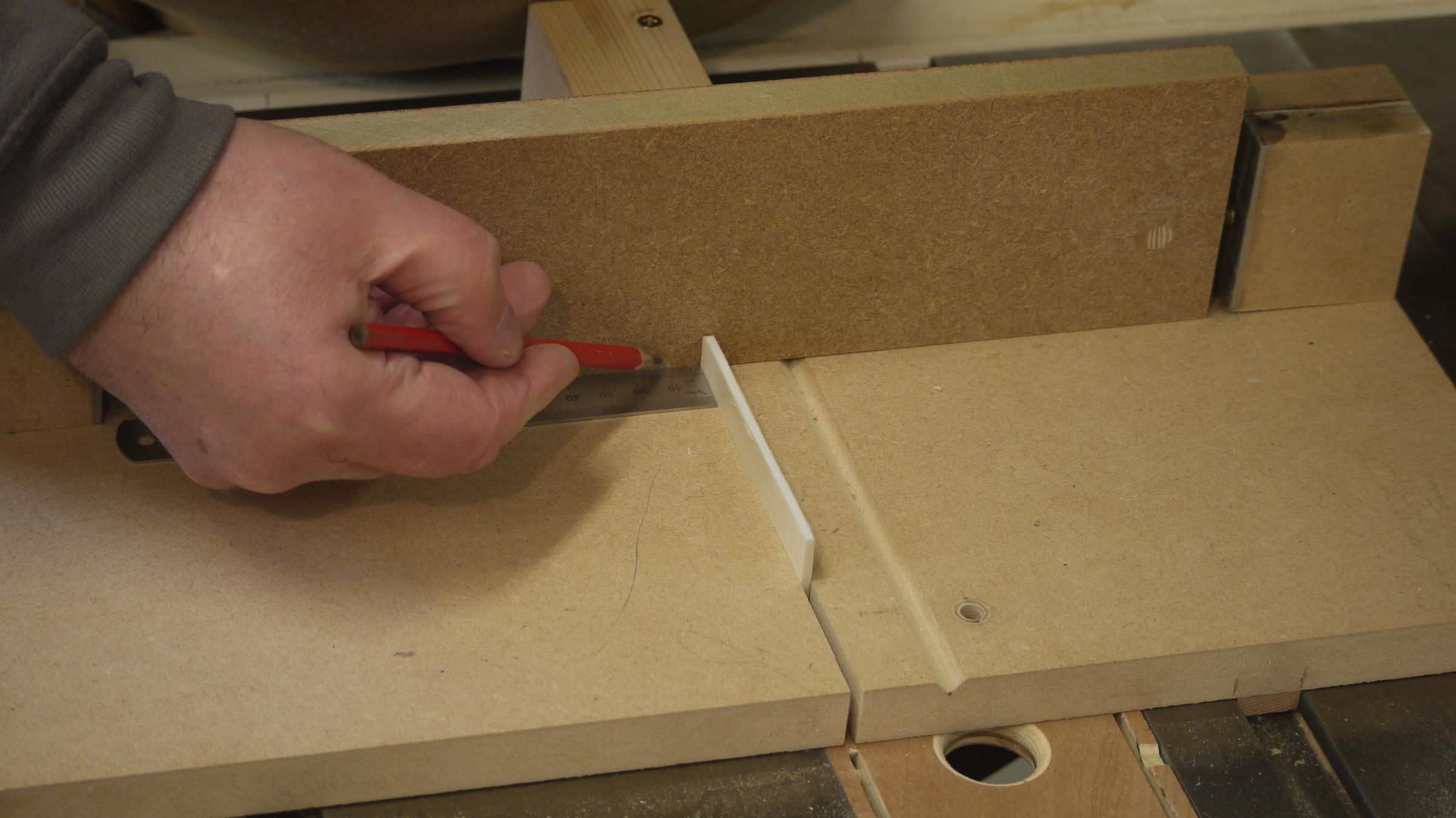 How to Cut a Box Joint Without a Dado Stack : 7 Steps (with Pictures ...