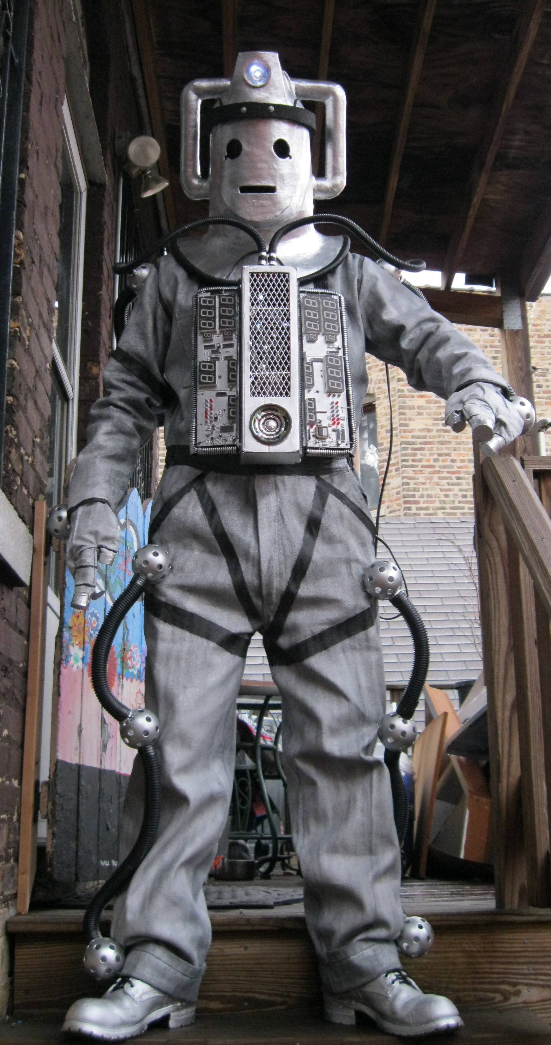 DOCTOR WHO CYBERMAN COSTUME : 5 Steps (with Pictures) - Instructables