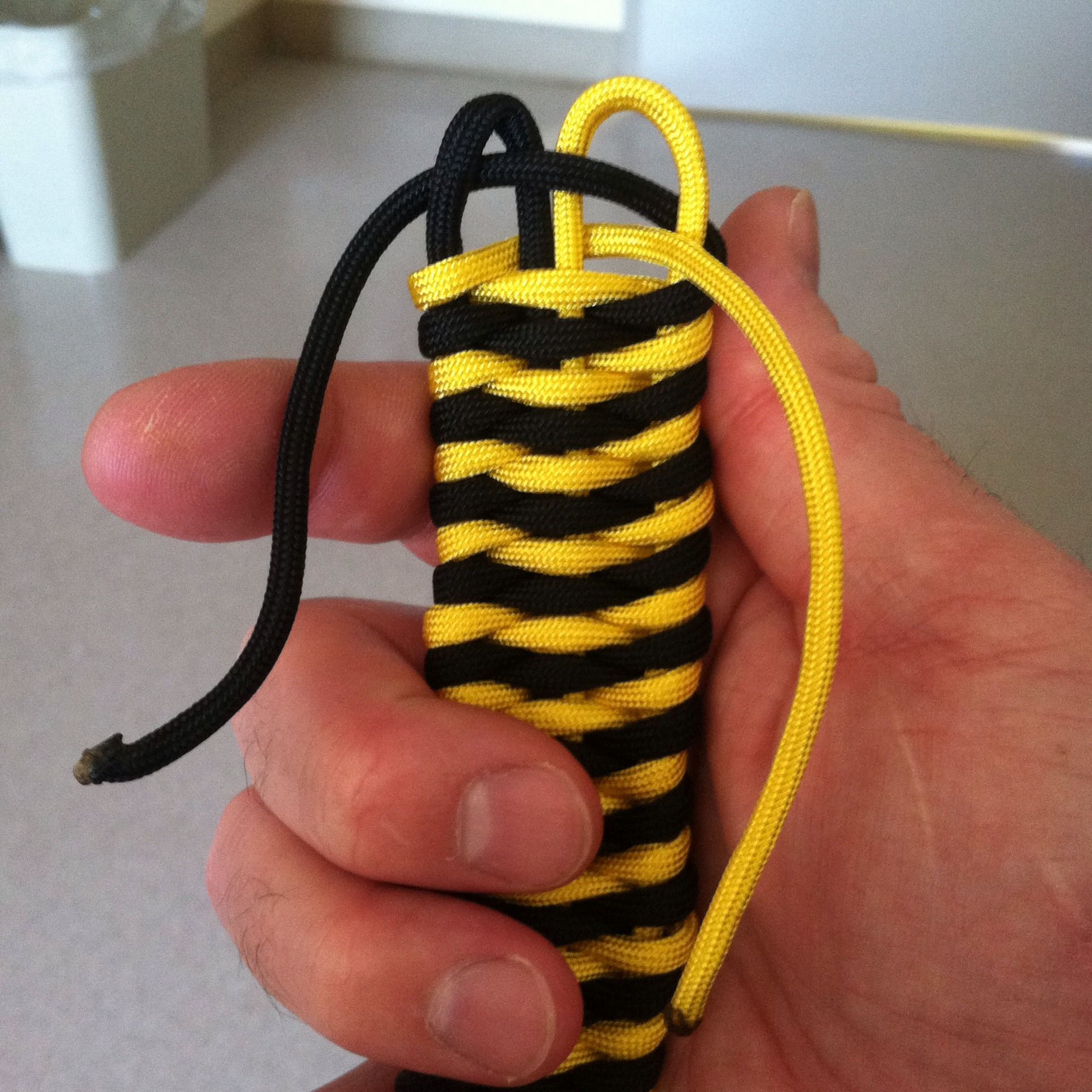 Ladder Bracket or Trilobite Paracord Bracelet : 8 Steps - Instructables
