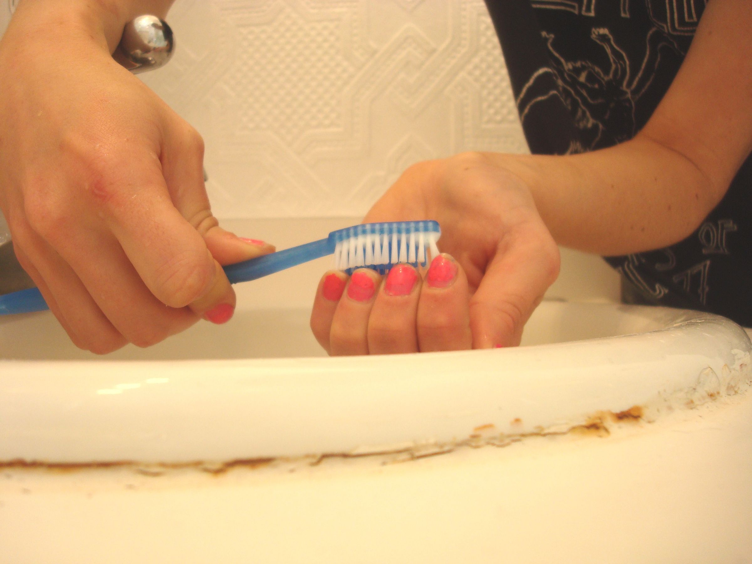 10 Uses for Your Old Toothbrush : 10 Steps (with Pictures) - Instructables