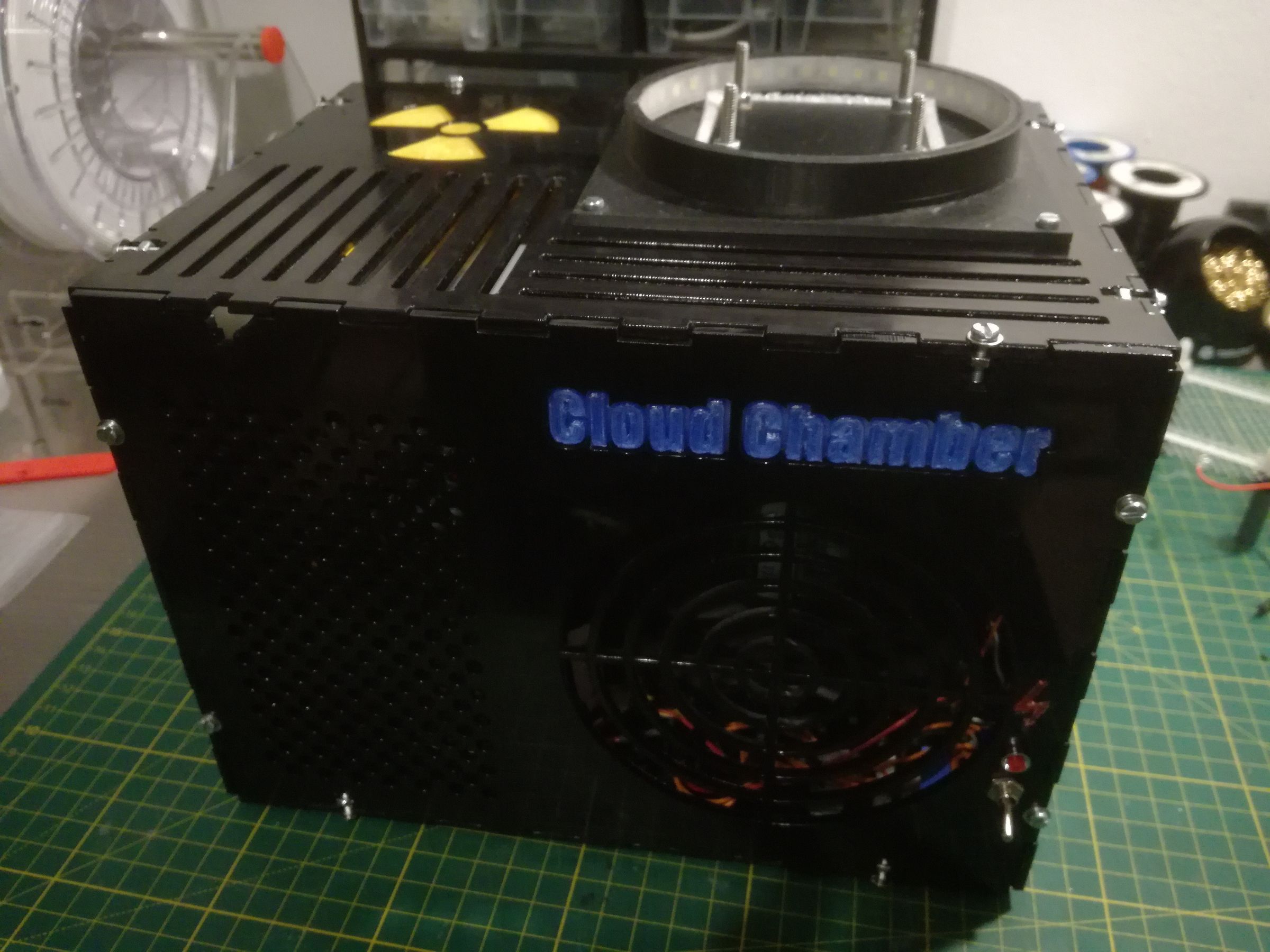 Peltier Cooled Cloud Chamber : 14 Steps (with Pictures) - Instructables