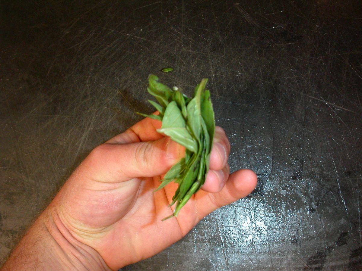 How to Chiffonade : 4 Steps - Instructables